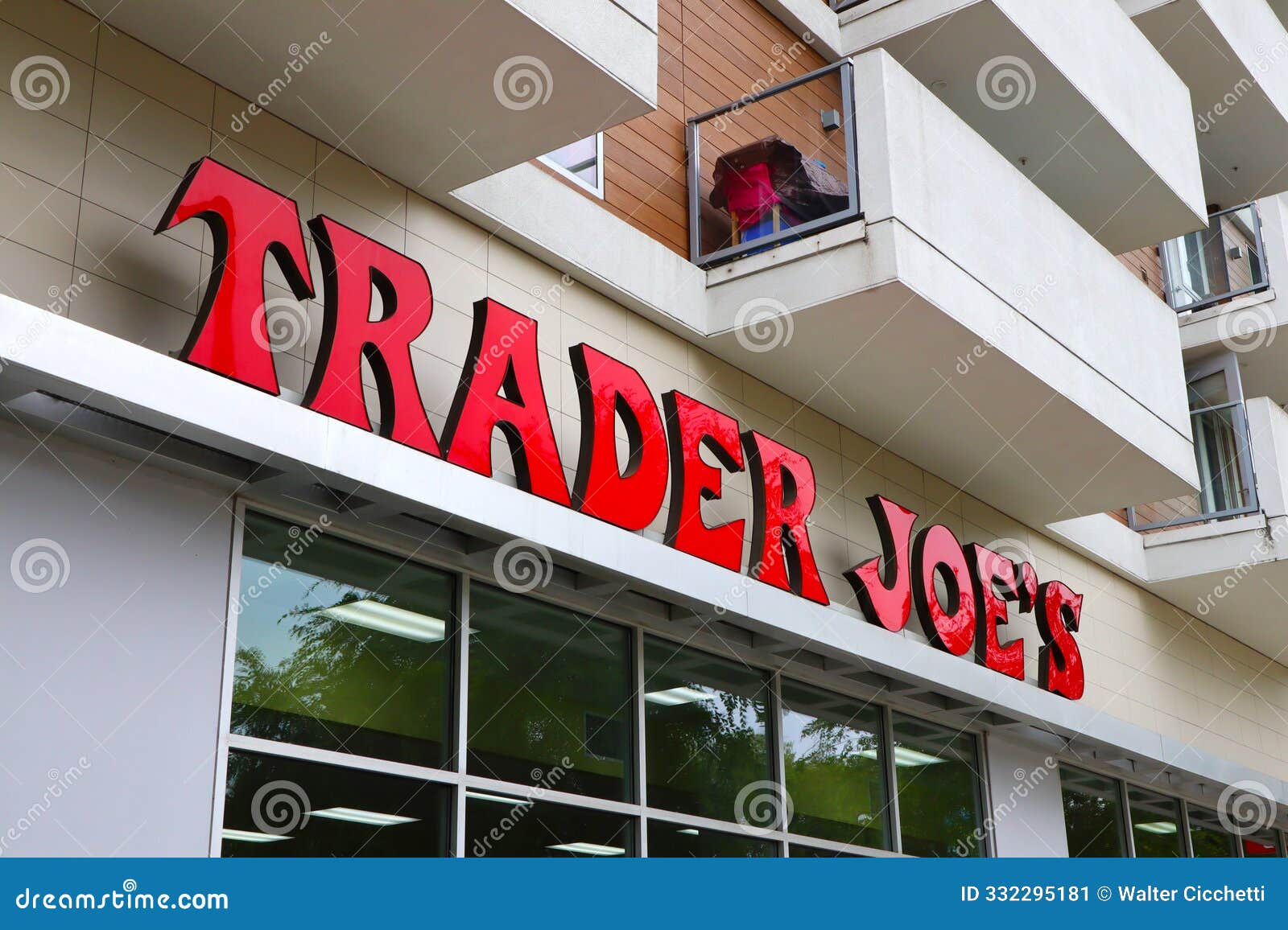 TRADER JOE S American Chain of Grocery Store Editorial Photo - Image of ...
