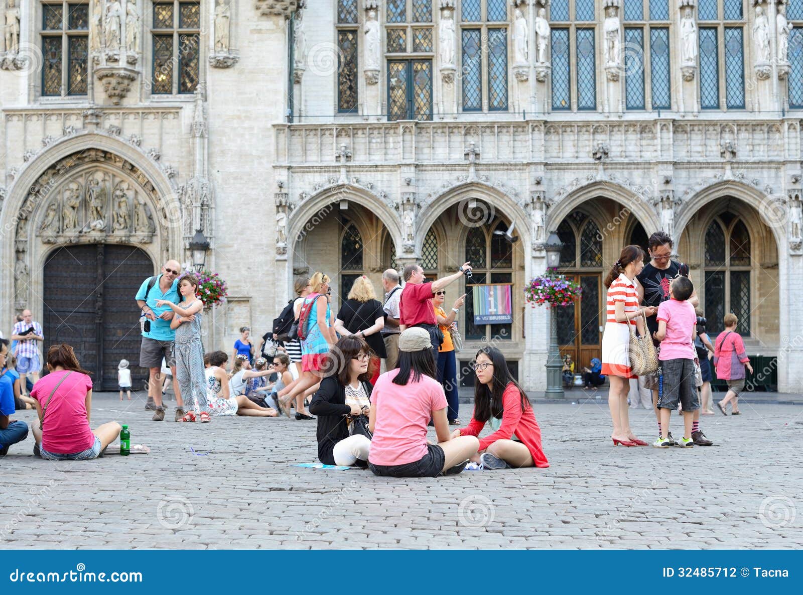 Tradición a Sentarse En Grand Place Fotografía editorial - Imagen de ...