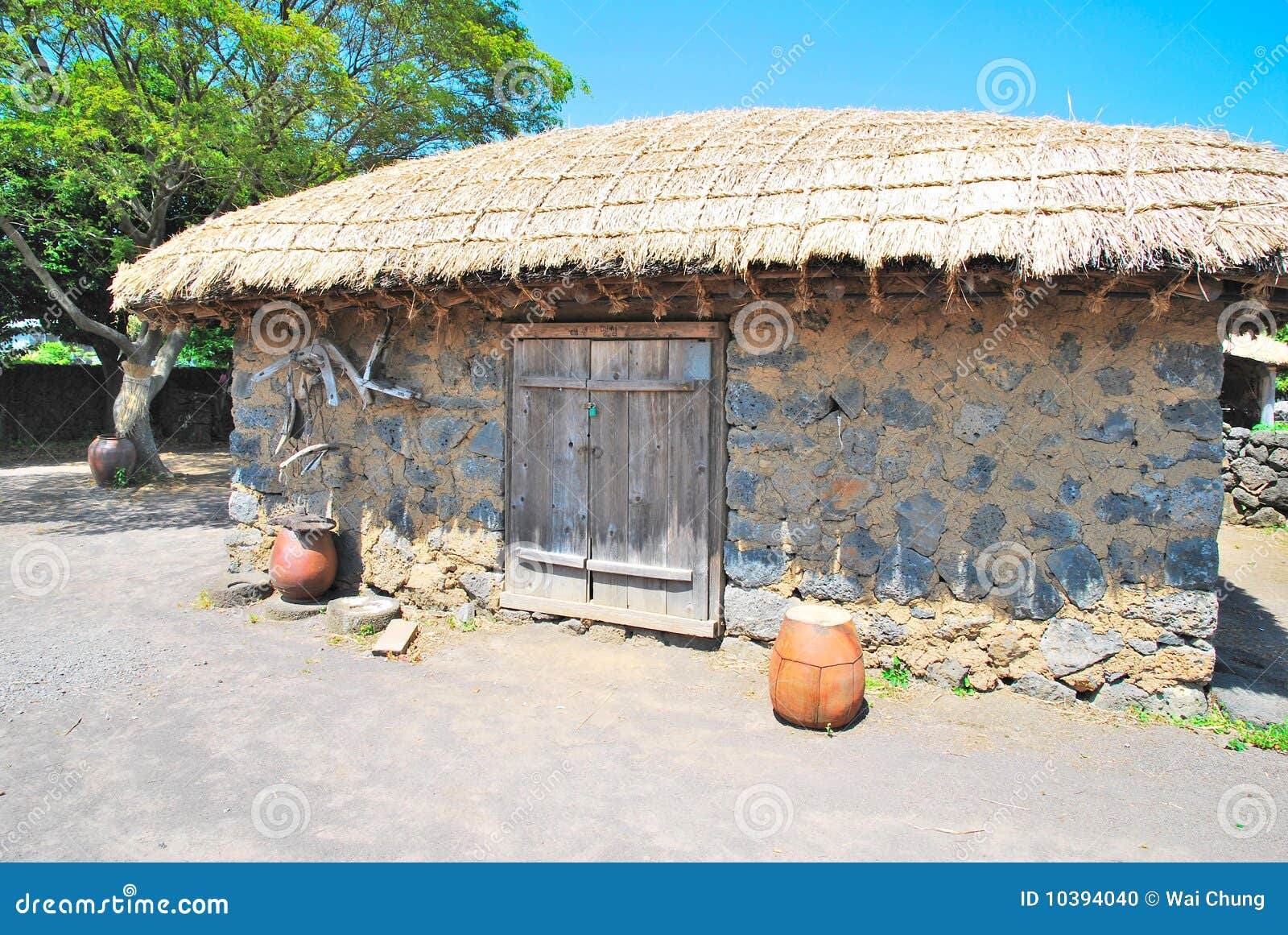 Traditional, Aboriginal Village Hut Stock Photo - Image of empty, dusty ...