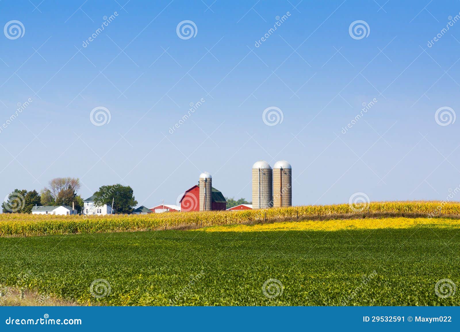 Traditional American Red Farm Stock Image - Image of earth, fence: 29532591