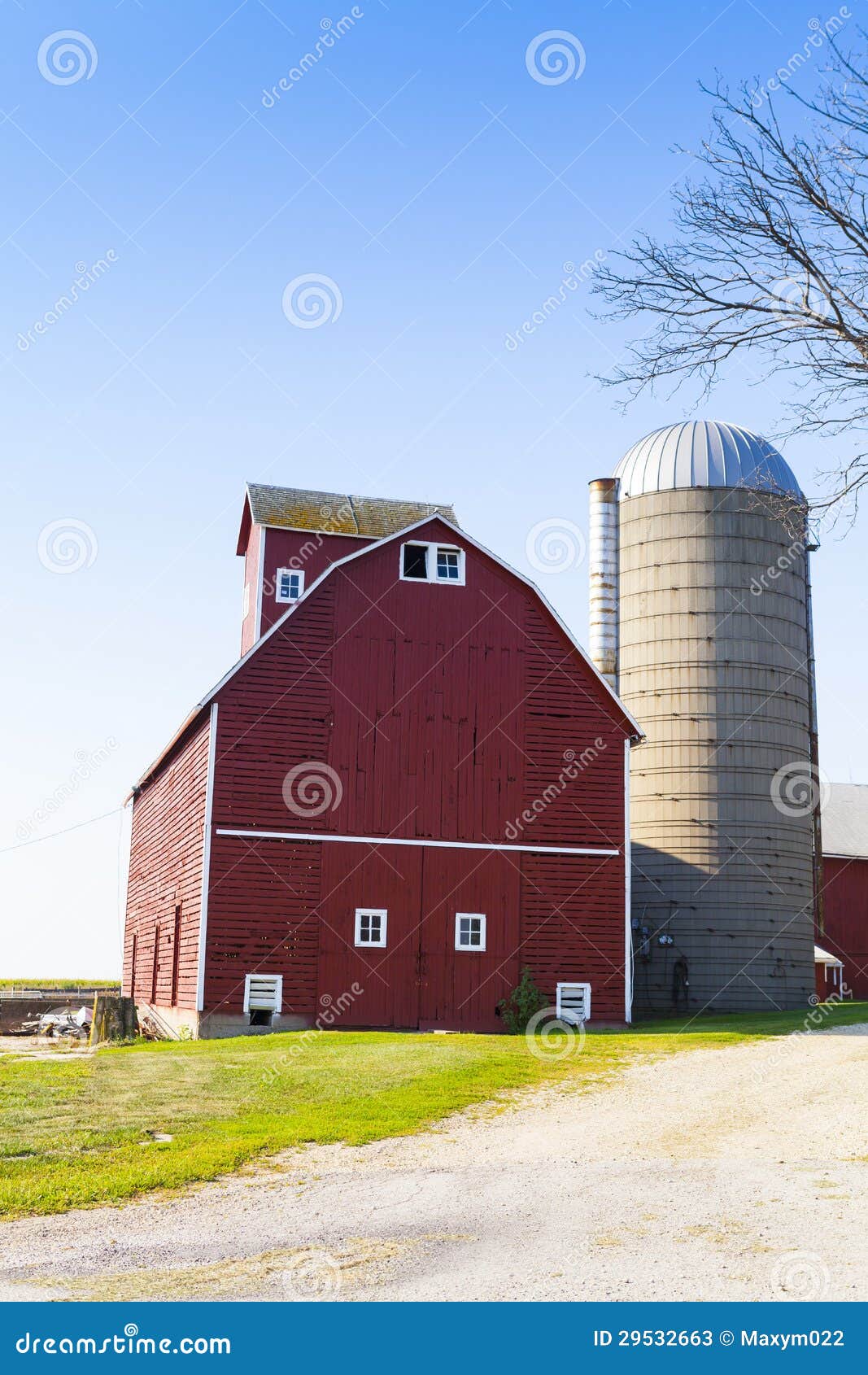 Traditional American Red Farm Stock Image - Image of farm, construction ...