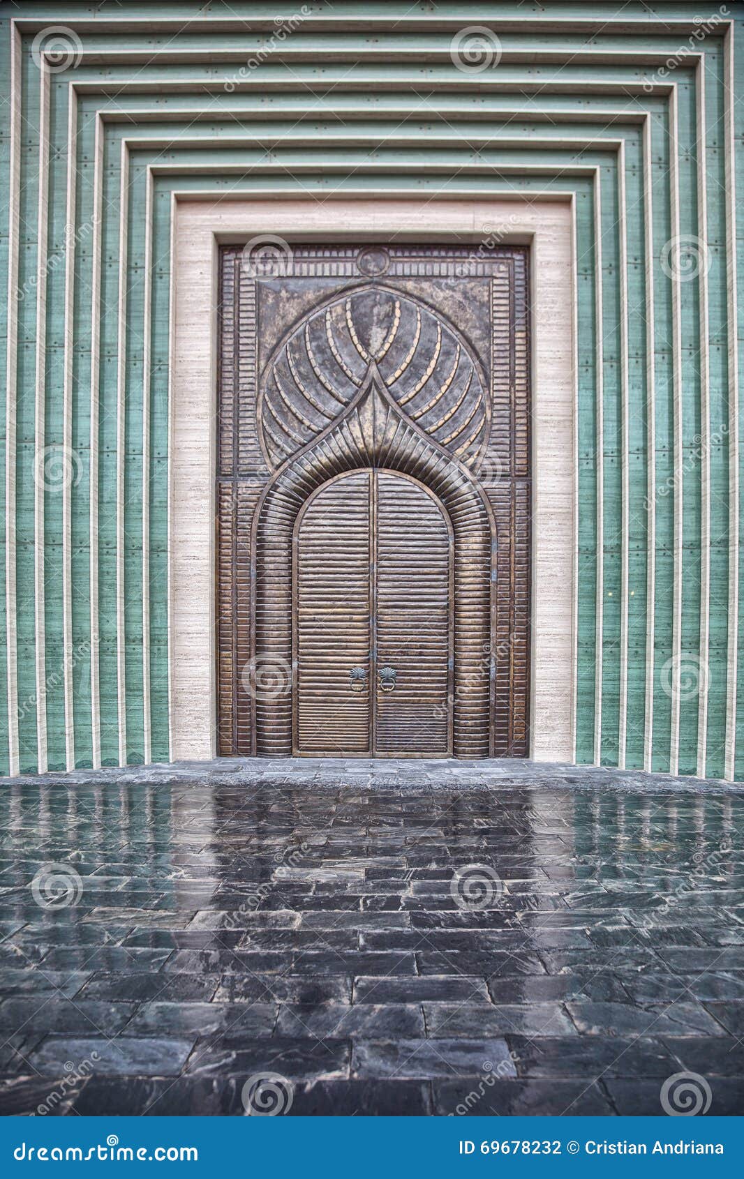 Traditional Arabic Entry Door in Doha, Qatar. Stock Photo - Image of ...