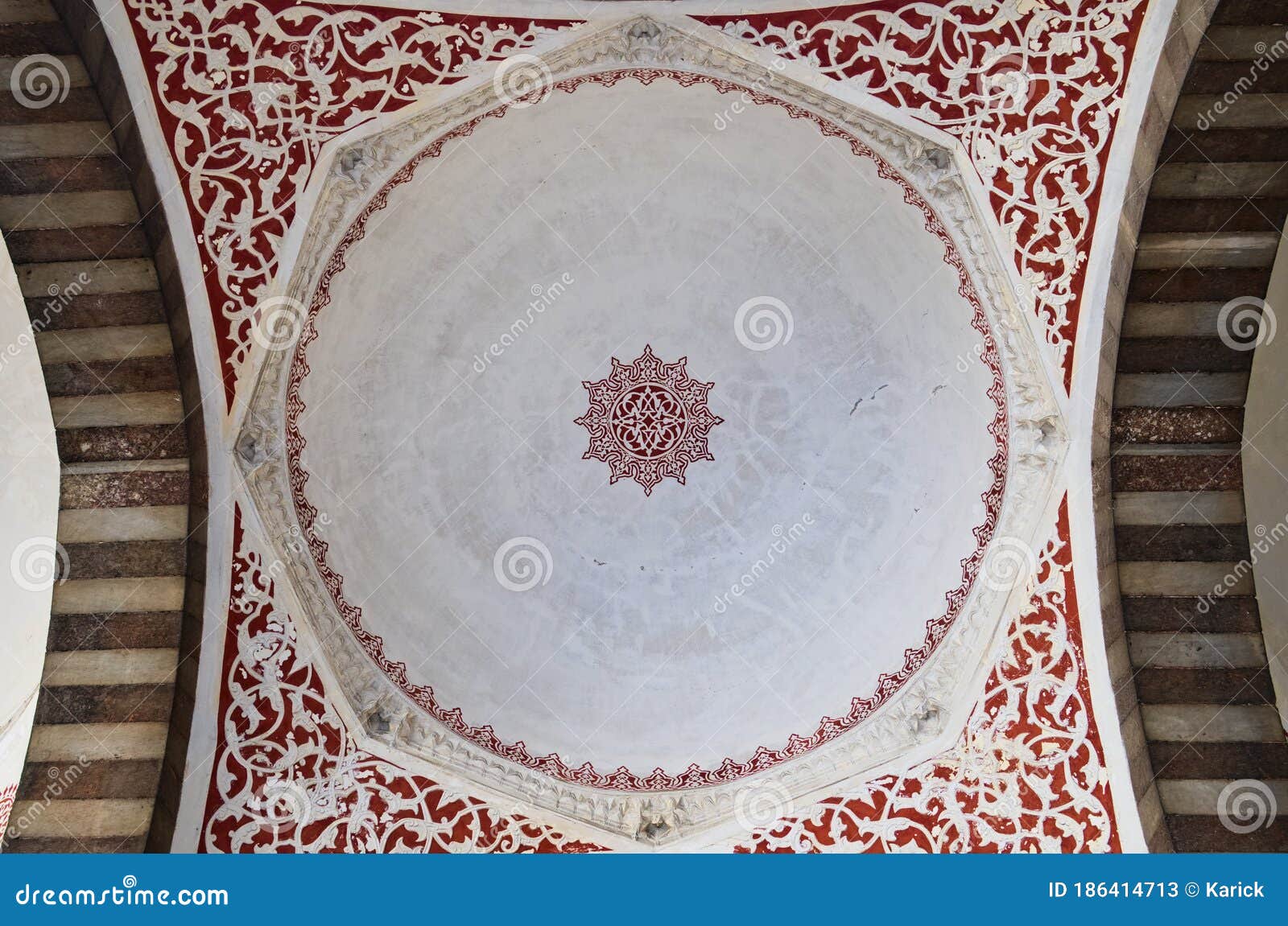 Traditional Arabic Pattern on Dome Ceiling Stock Image - Image of ...