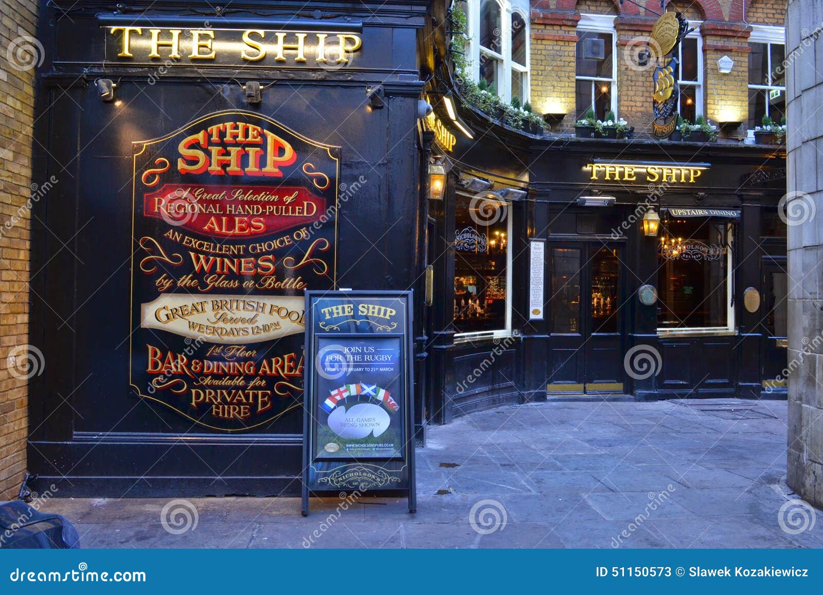 Traditional British pub editorial stock photo. Image of chain - 51150573