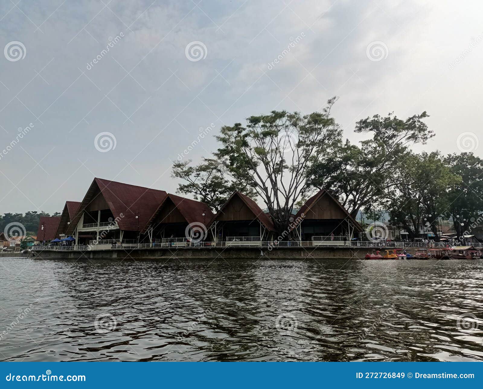 Traditional Building on the Lake Stock Image - Image of view, building ...