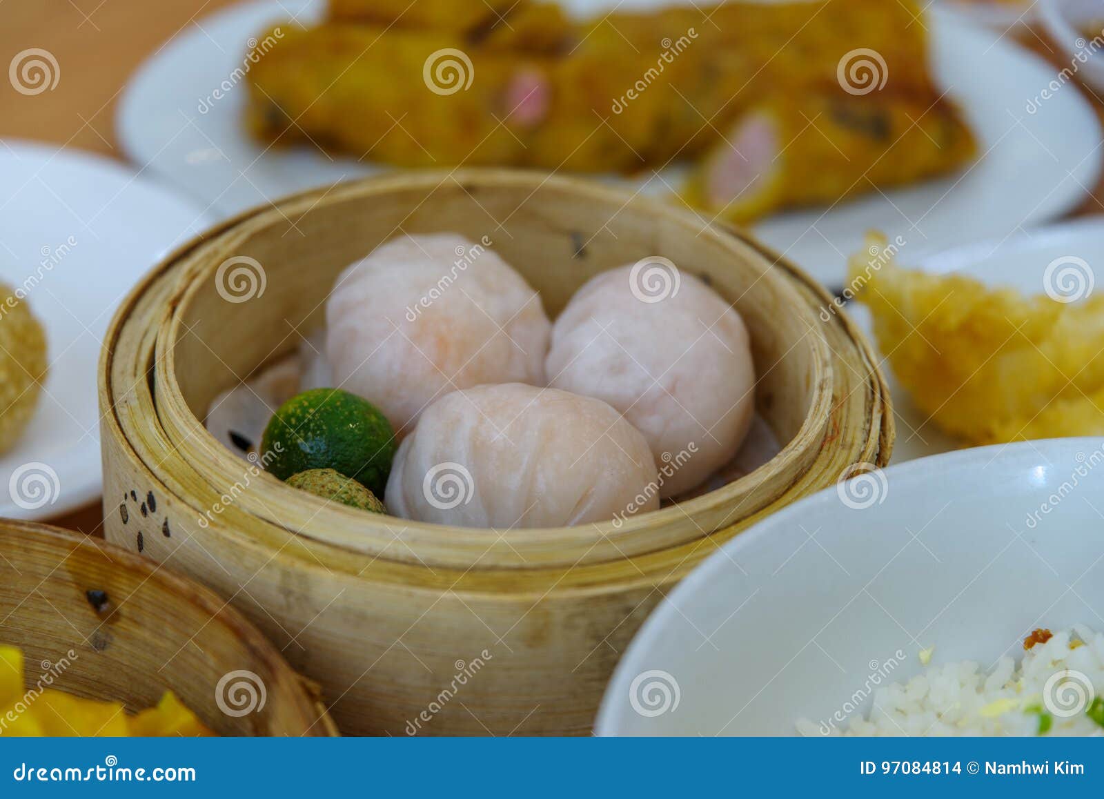 Traditional Cantonese Dumpling Served in Dim Sum Stock Photo - Image of ...