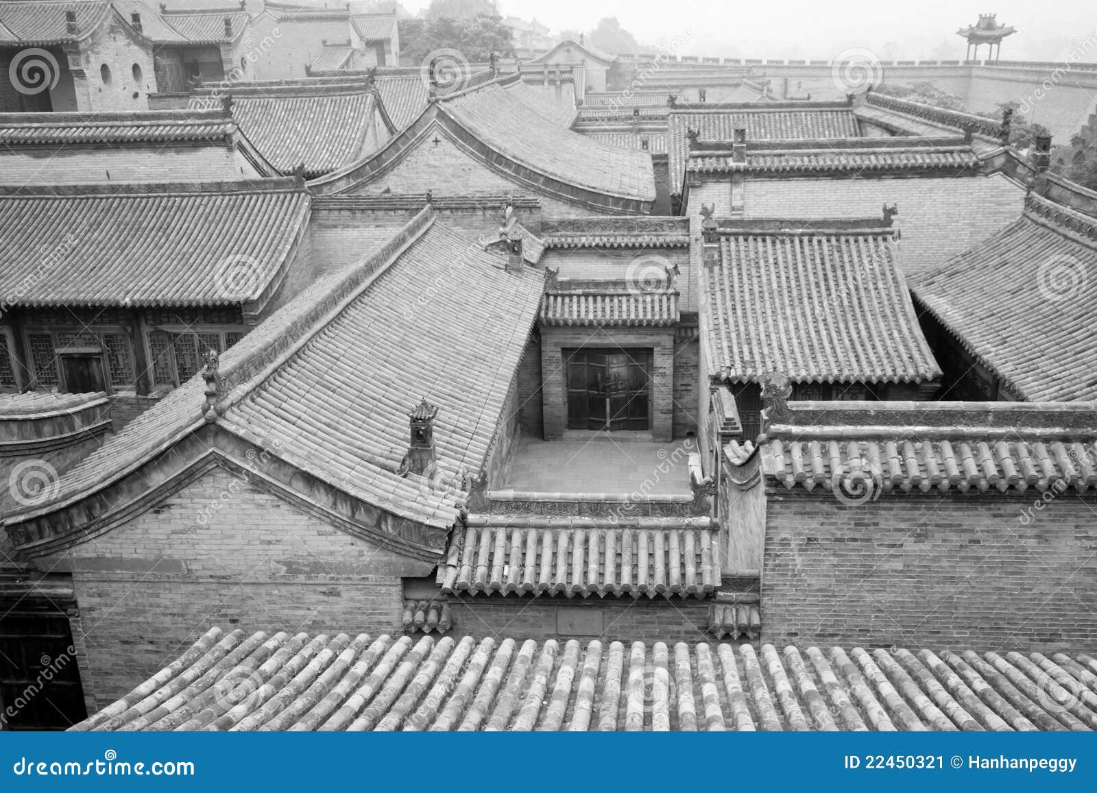 Traditional Chinese Building Stock Image - Image of door, quadrangle ...