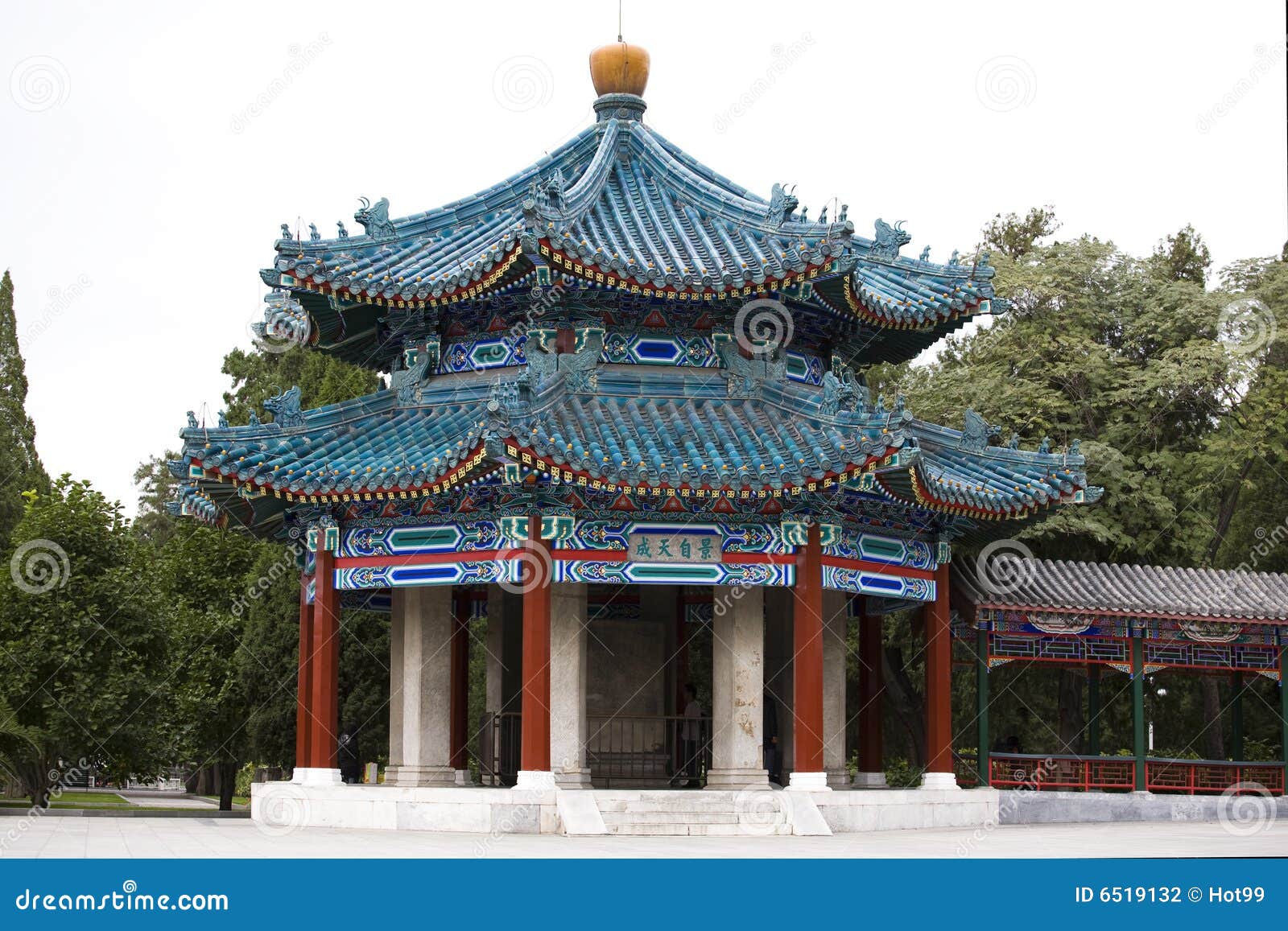 Traditional Chinese Building Stock Photo - Image of cloud, building ...