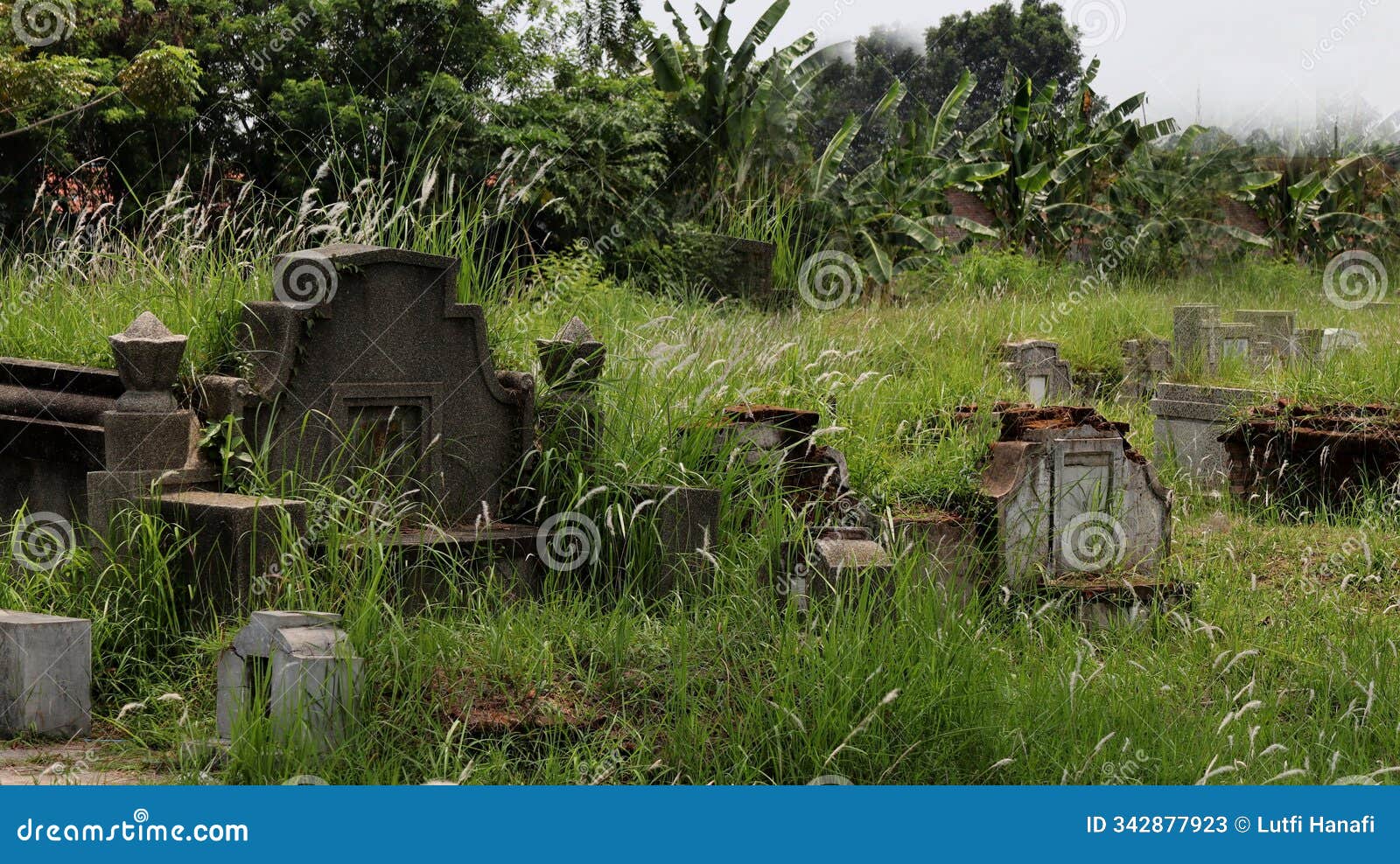 Traditional Chinese Cemetery Complex, Traditional Chinese Graves ...