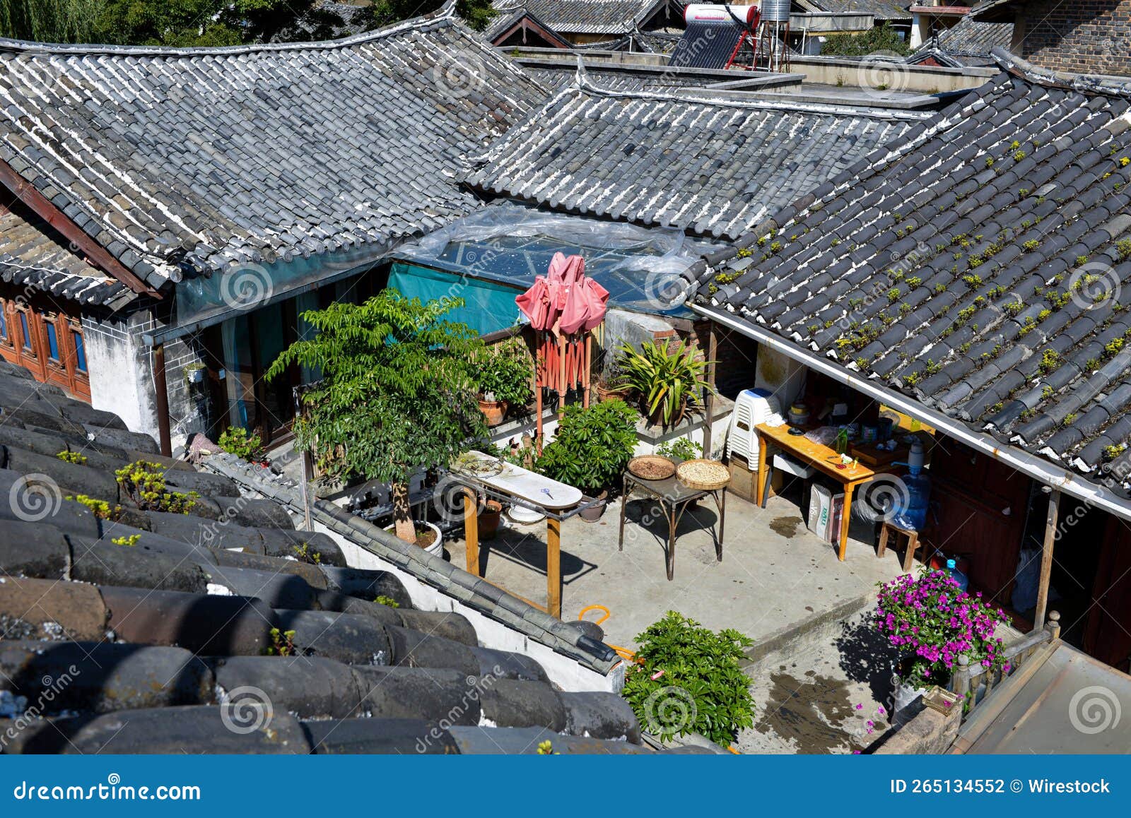 Traditional Chinese Courtyard in Summer Stock Photo - Image of ...