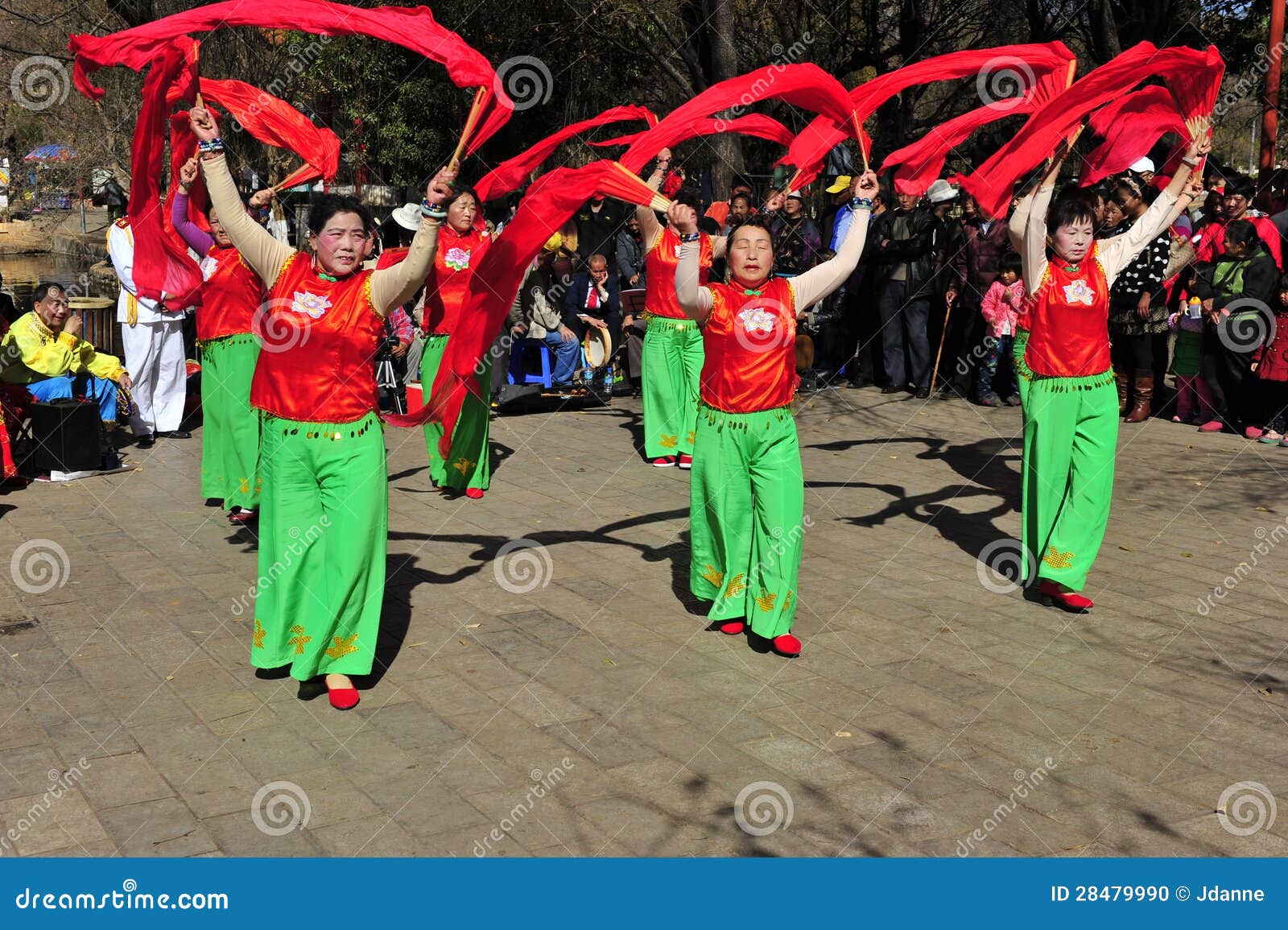Traditional Chinese Dancing Editorial Image - Image of person, jdanne ...