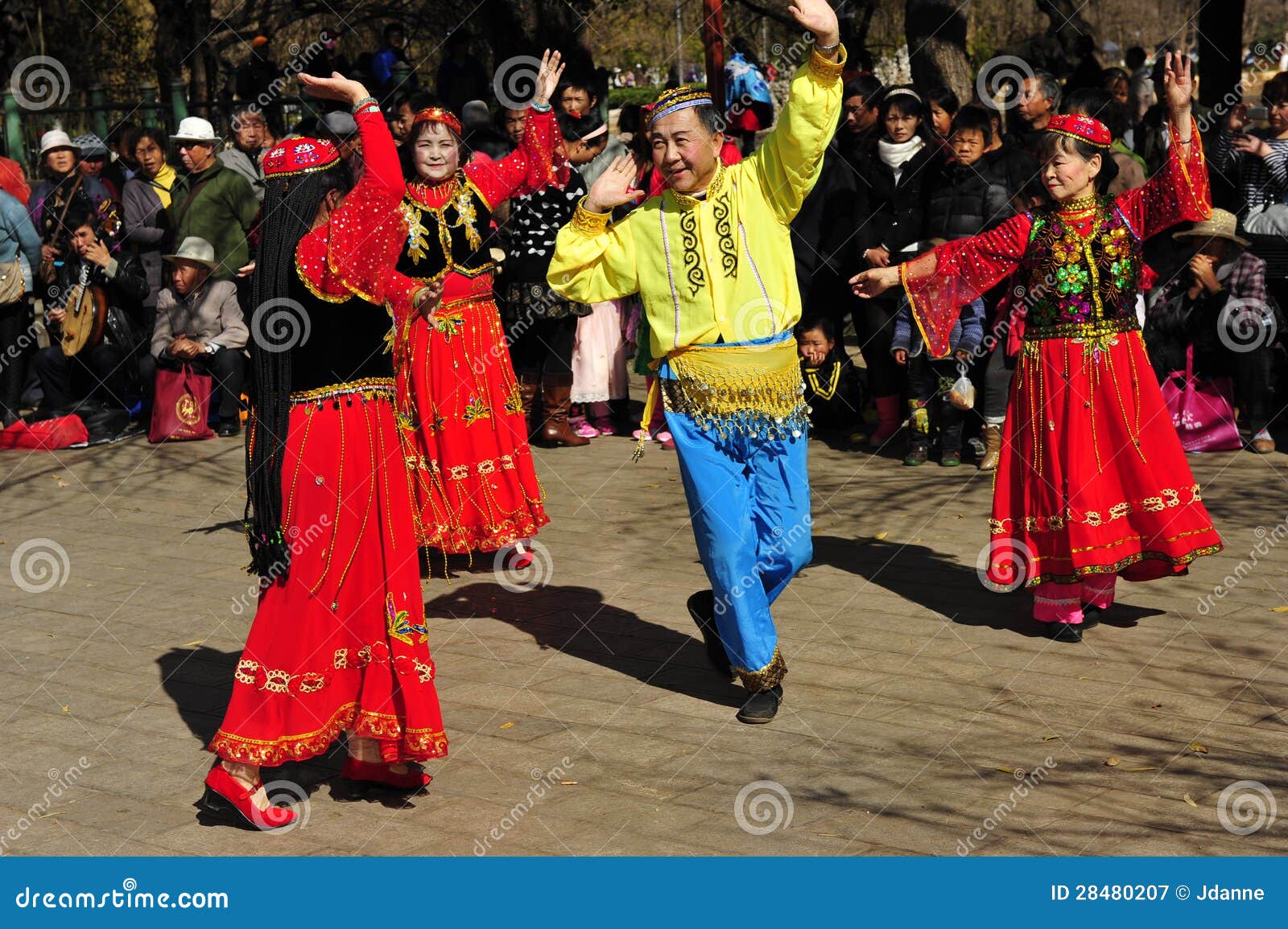 Traditional Chinese Dancing Editorial Photography - Image of xinjiang ...