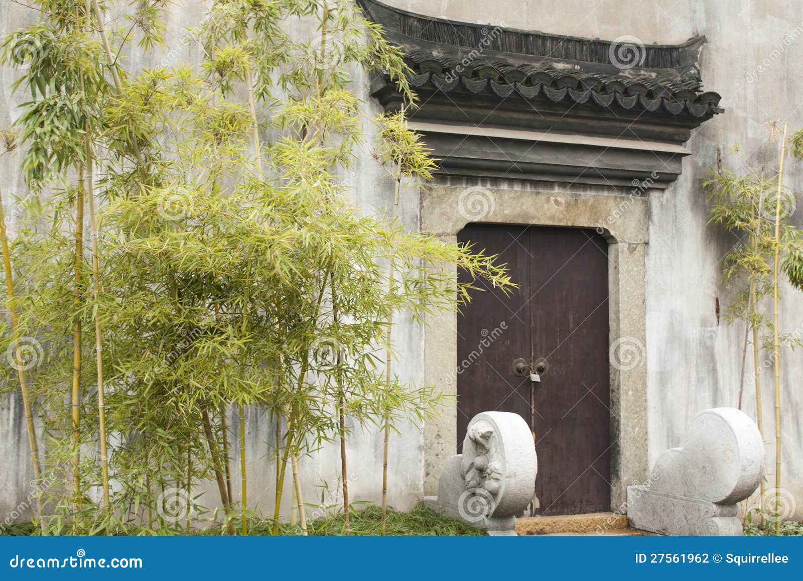 Traditional chinese door stock photo. Image of decoration - 27561962