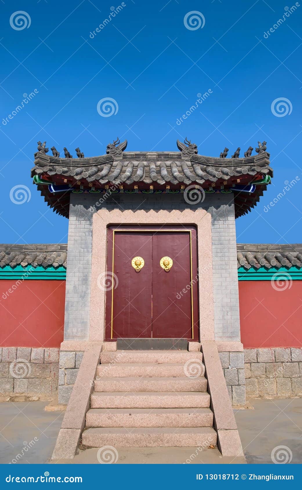 Traditional Chinese Doors stock photo. Image of architecture - 13018712