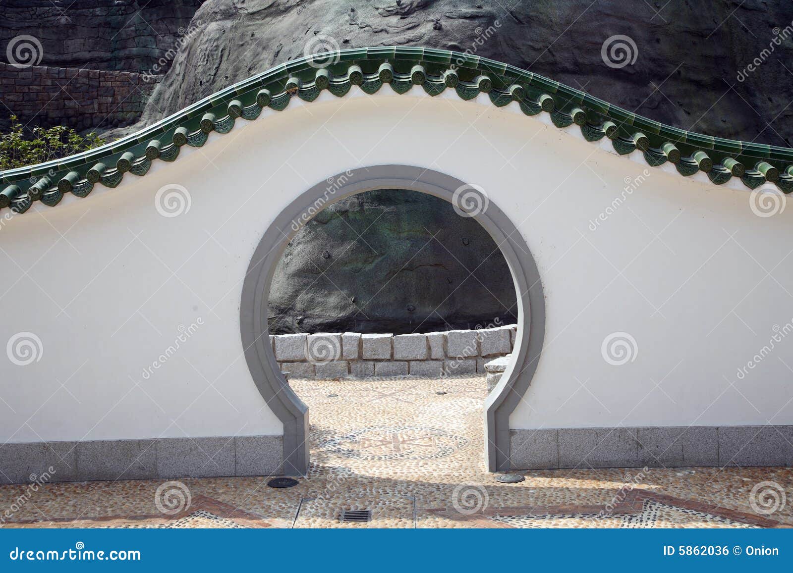 Traditional Chinese Doorway Stock Photo - Image of daytime, sunlight ...