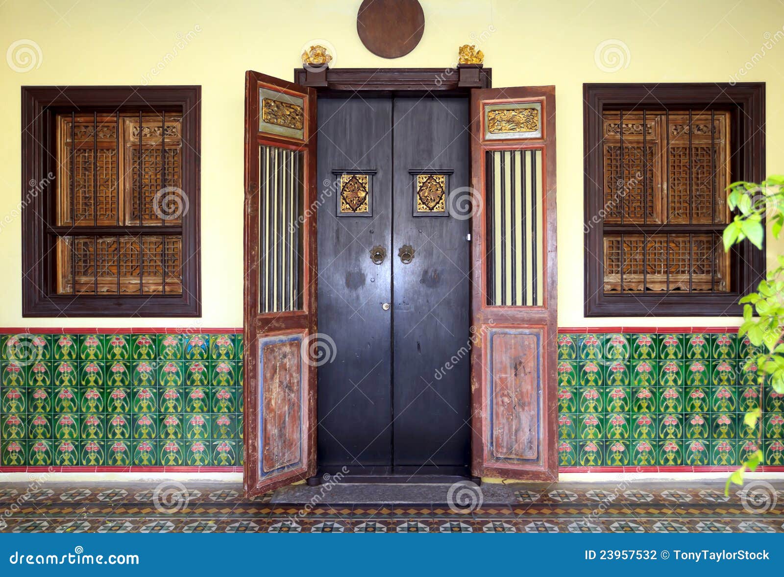 Traditional Chinese Entrance Stock Photo - Image of ornate, background ...