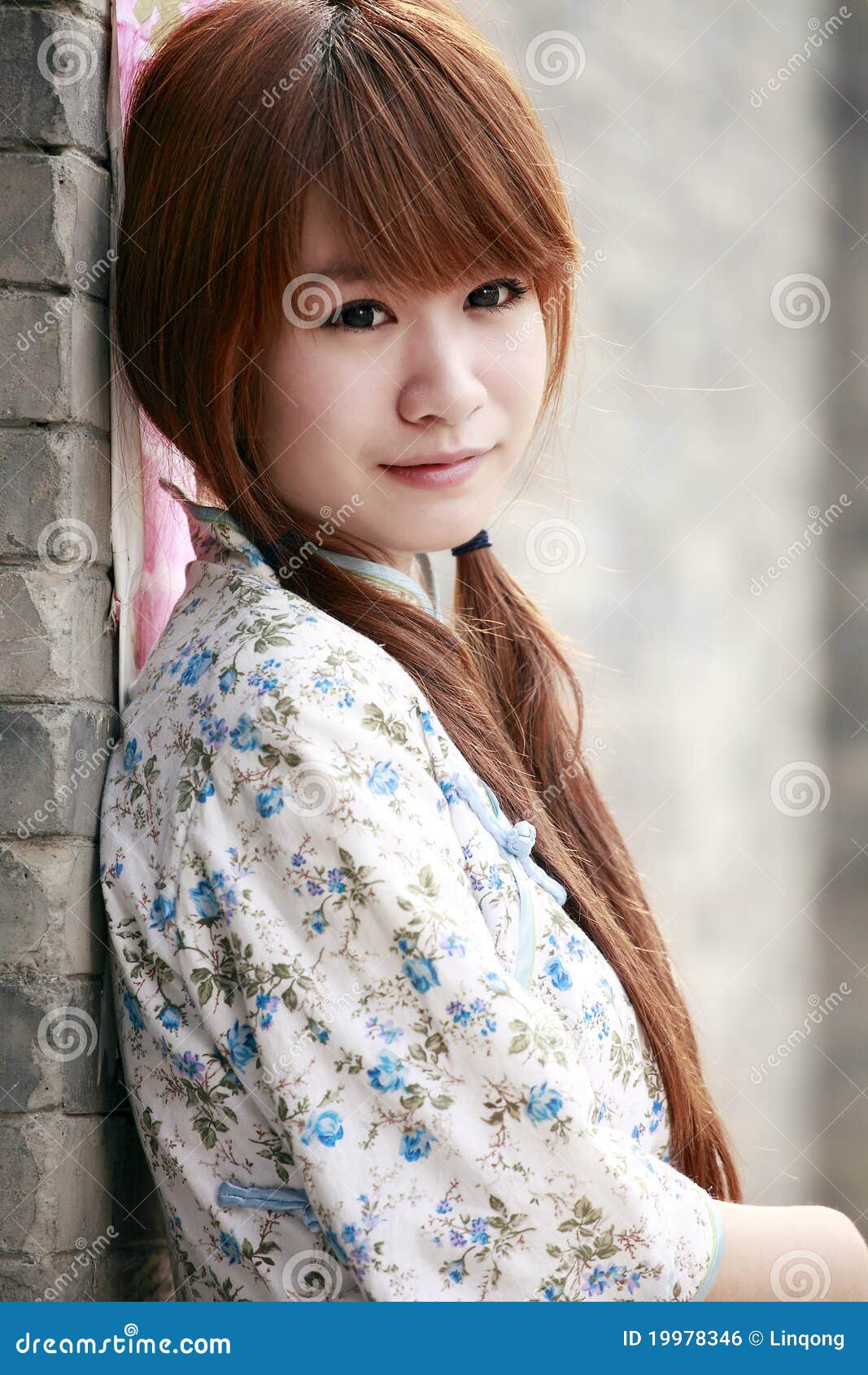 Traditional Chinese girl stock photo. Image of attraction - 19978346