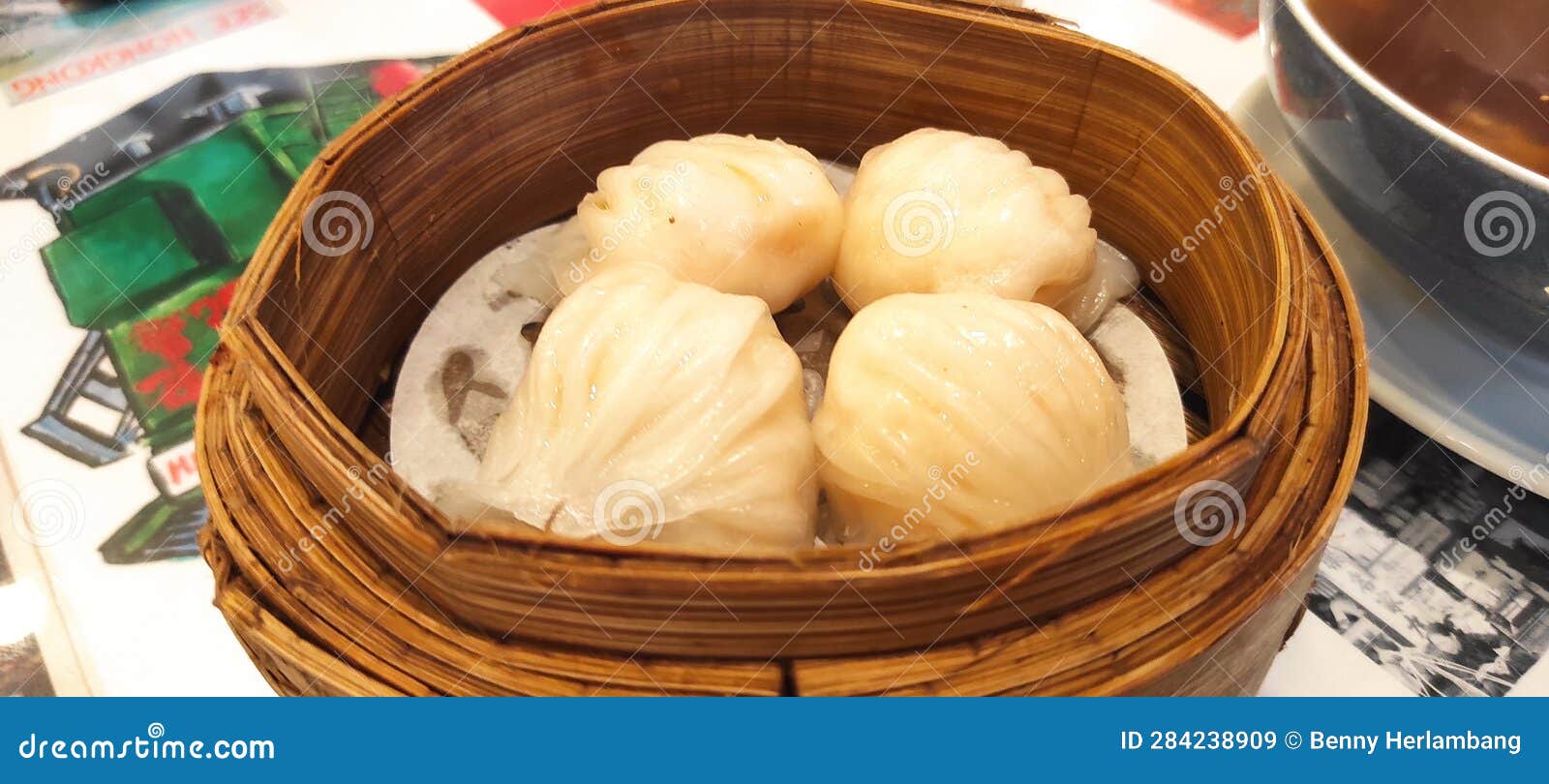 Traditional Chinese Prawn Hakau Dimsum Stock Image - Image of chinese ...