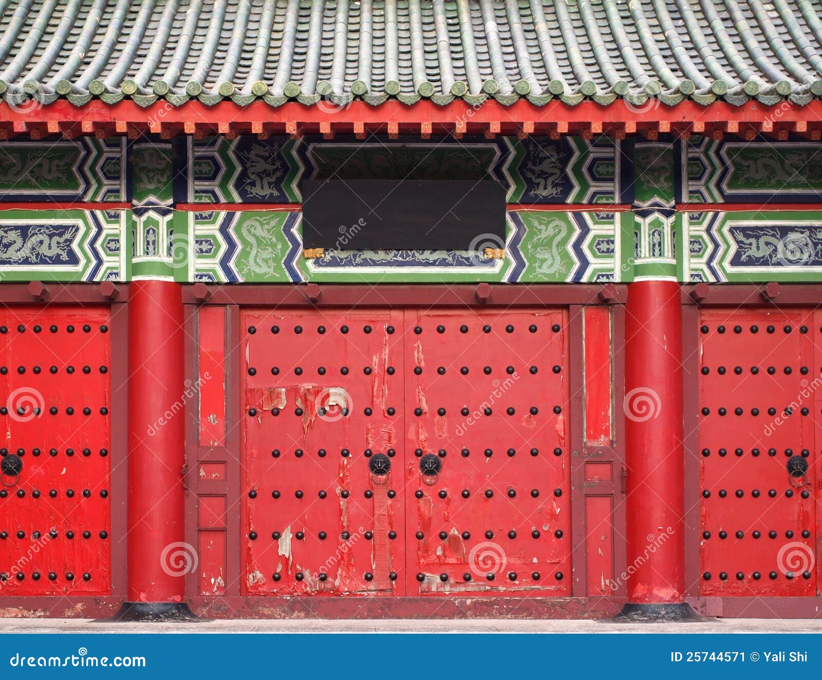 Traditional Chinese Red Temple Gate Stock Image - Image of eaves, green ...