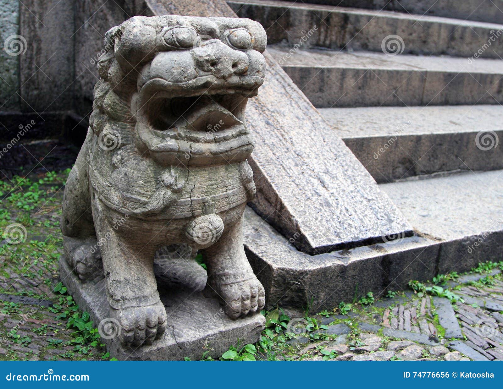 Traditional Chinese Stone Lion Stock Photo - Image of famous, guard ...