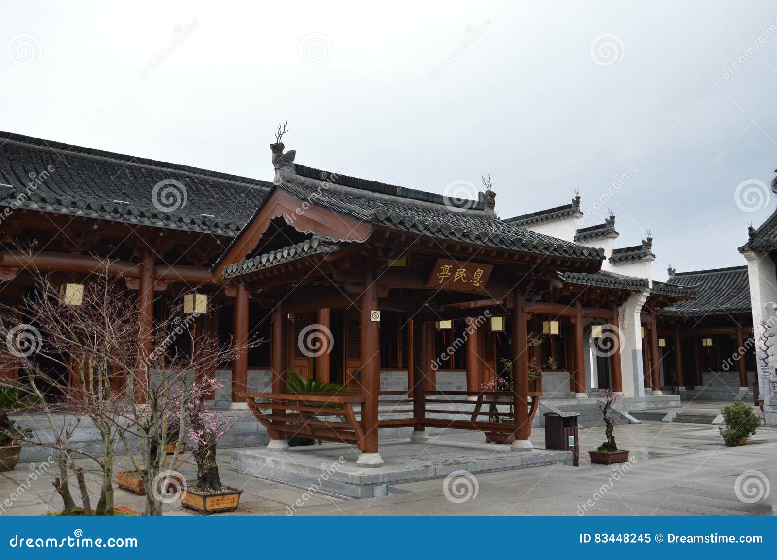 Traditional Chinese Structure Stock Image - Image of crowded, elegant ...