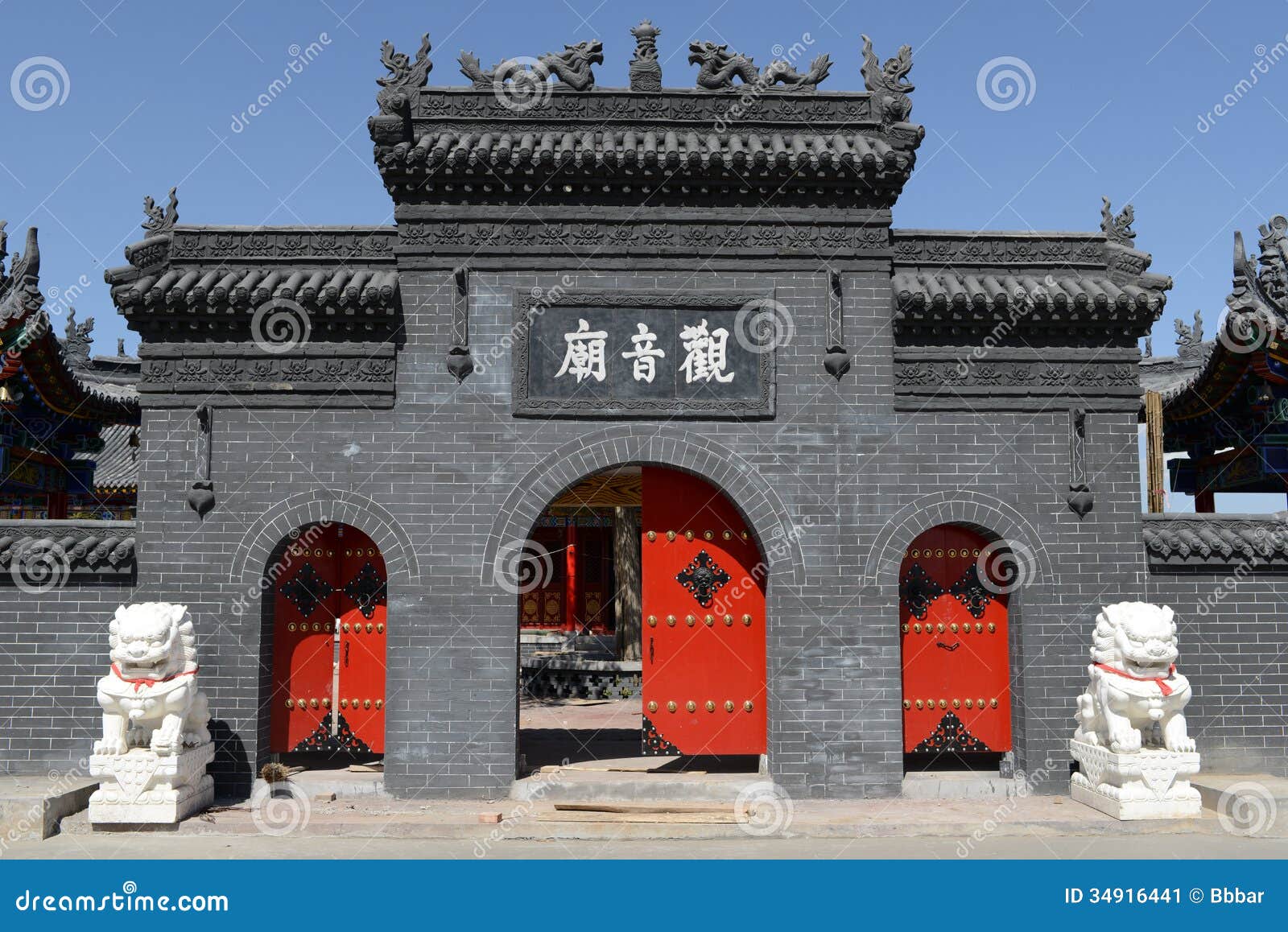 Traditional Chinese temple stock image. Image of gold - 34916441