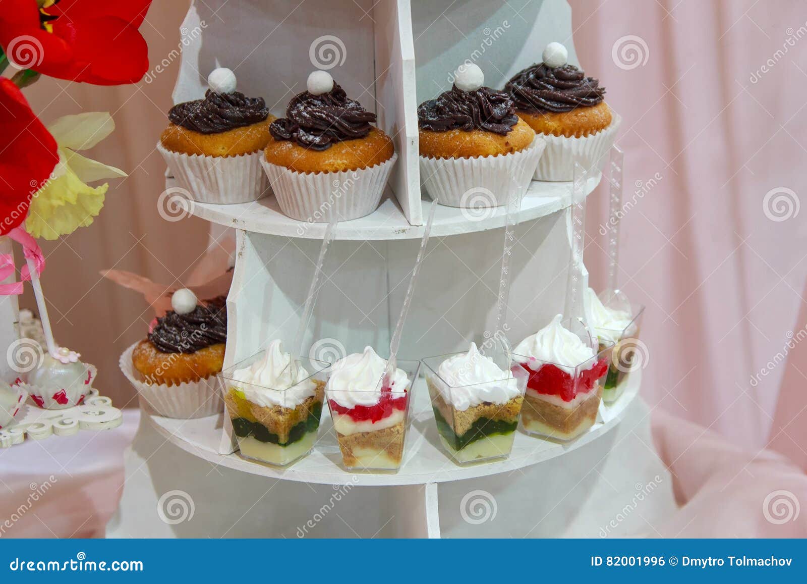Ice Cream Meringue Cake With Strawberry Topping Royalty Free Stock Image