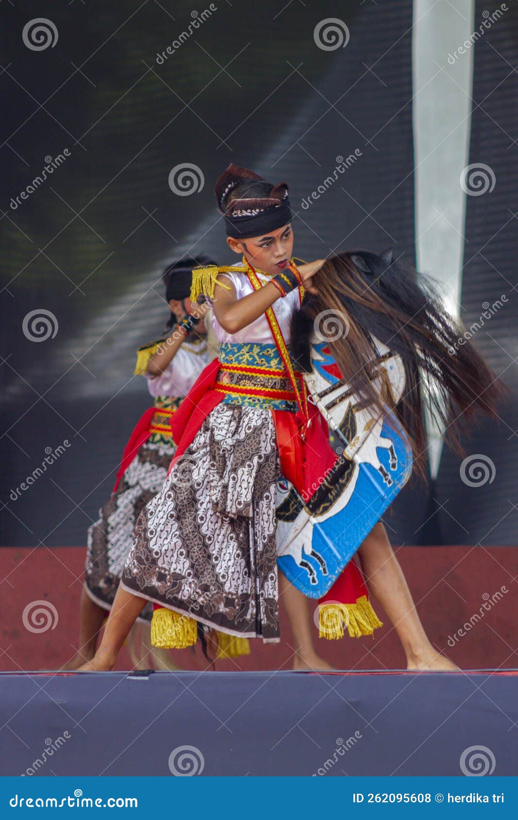 Traditional dance editorial stock photo. Image of dress - 262095608