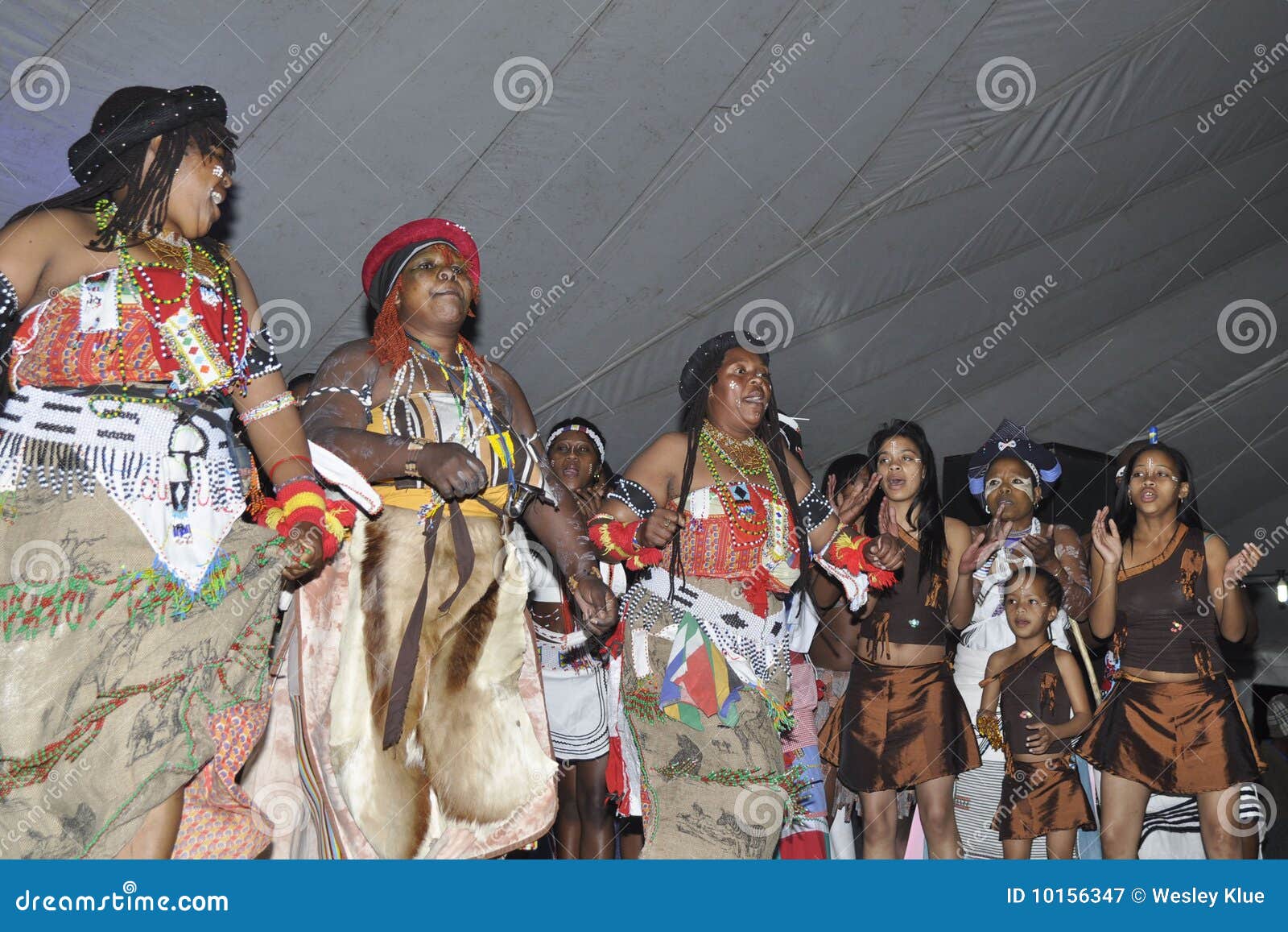 Traditional dancers editorial photography. Image of rejoicing - 10156347