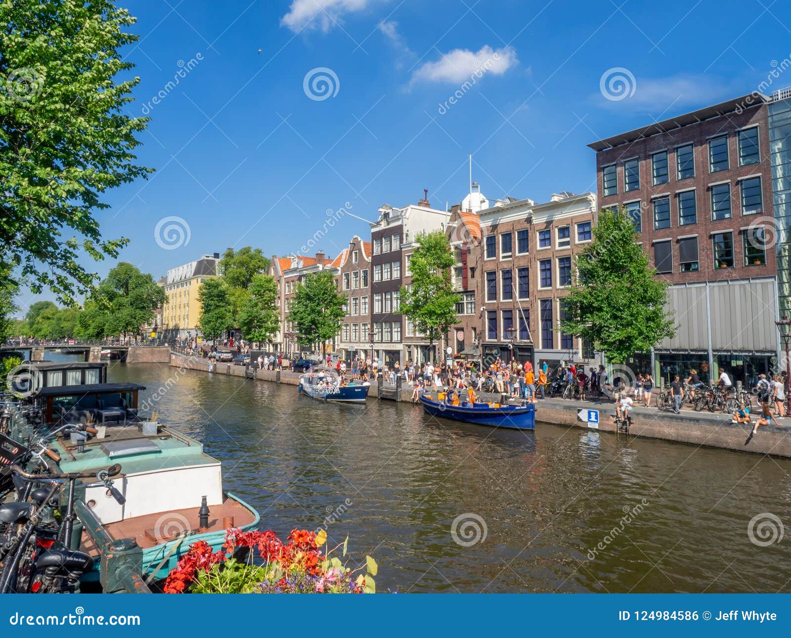 Traditional Dutch Canal Buildings Editorial Photo - Image of historic ... Traditional Dutch Canal Buildings Editorial Photo - Image of historic ...
