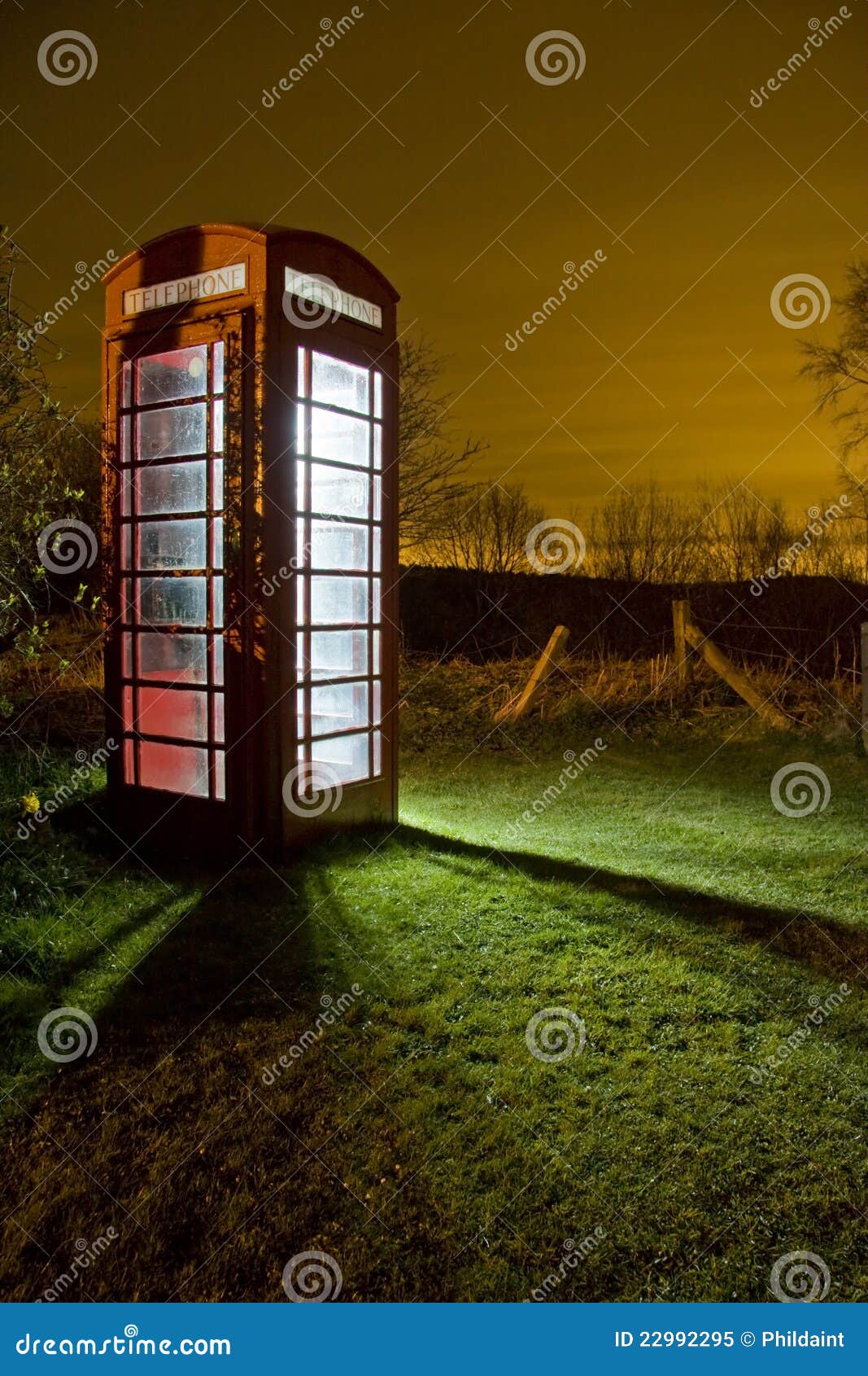 Traditional English Phonebox Stock Image - Image of night, call: 22992295