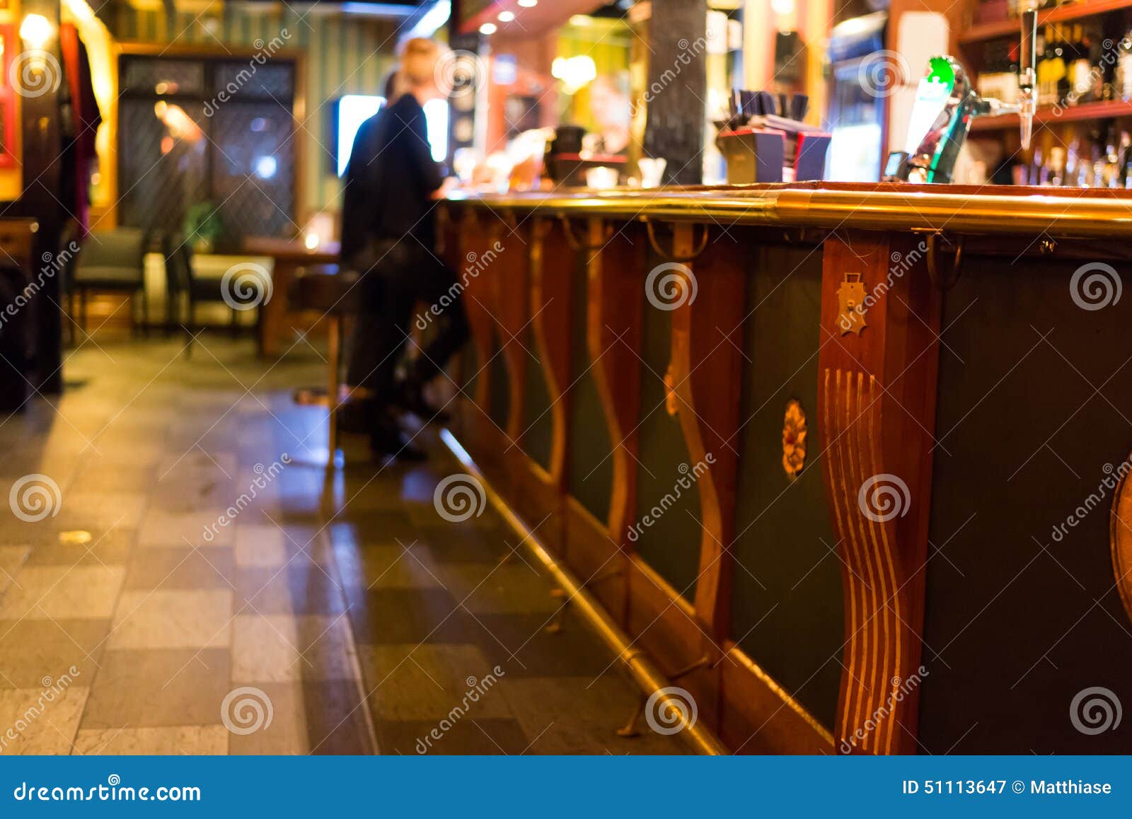 Traditional english pub editorial photography. Image of fellas - 51113647