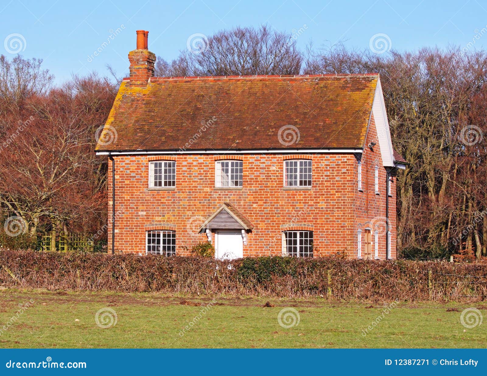 Traditional English Rural Cottage Stock Image - Image of rustic, house ...