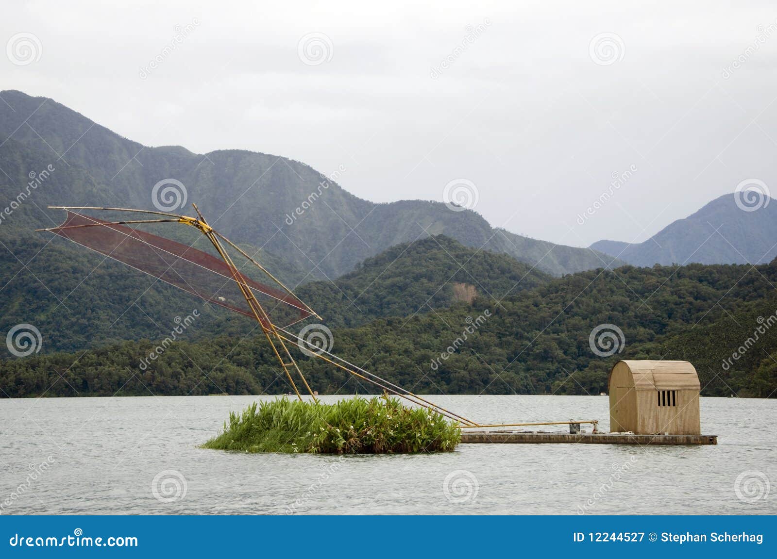 Traditional Fishing, Taiwan Stock Image - Image of mountain, boat: 12244527