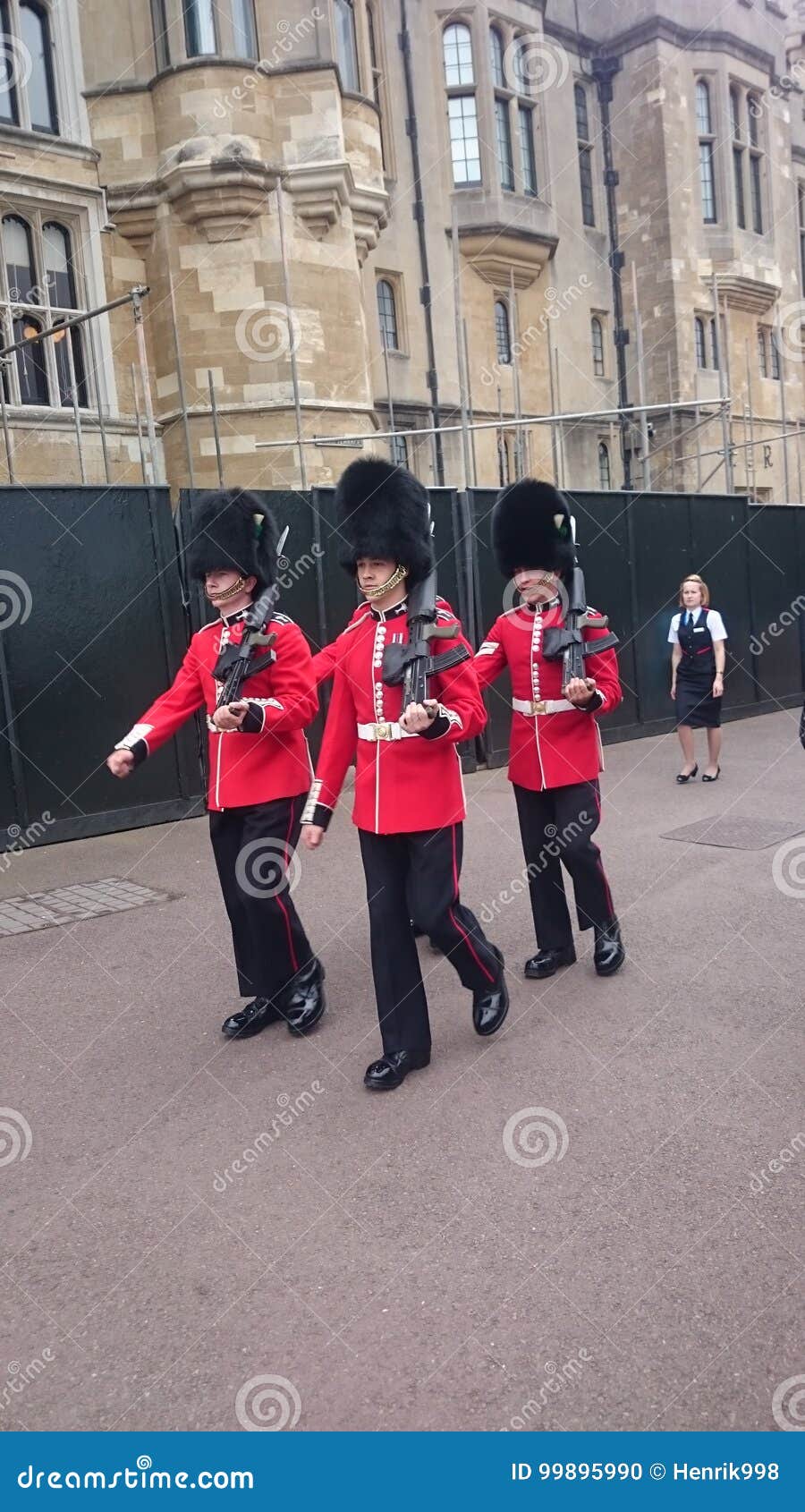The Queen Guards at Windsor Palace Editorial Image - Image of palace ...