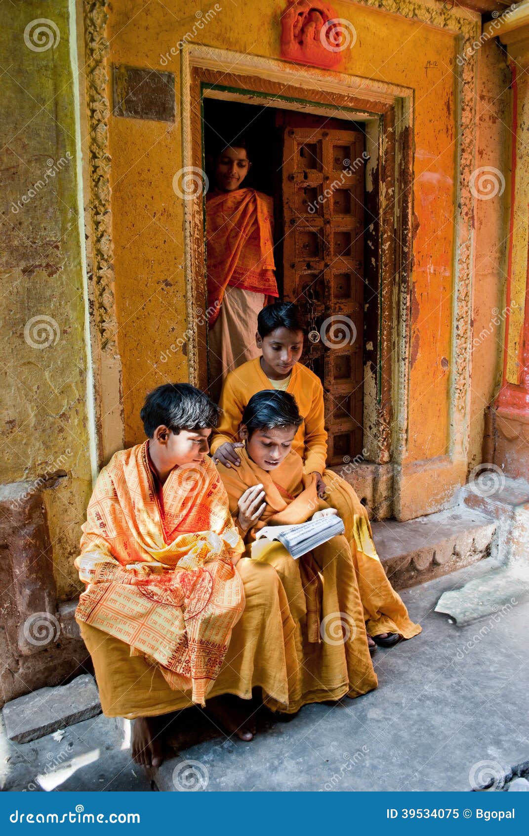 Traditional Hindu students editorial image. Image of path - 39534075