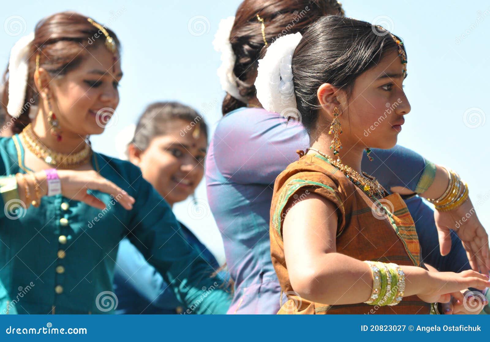 Indian Dancers Performing Traditional Southern Indian Dance Editorial ...