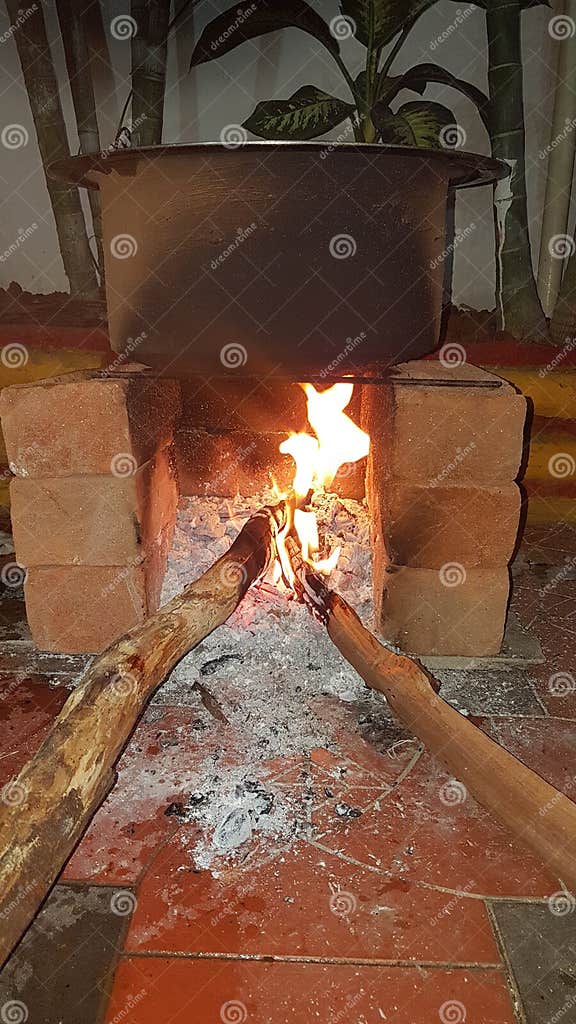 Traditional Indian Fire Oven Stock Image - Image of wood, heat: 167642327
