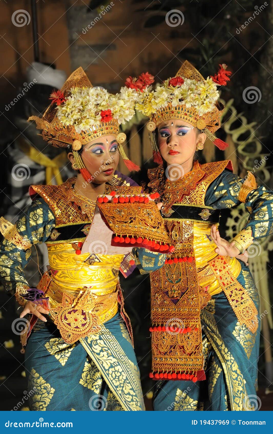 Traditional Indonesian Dance Editorial Stock Image - Image of open ...
