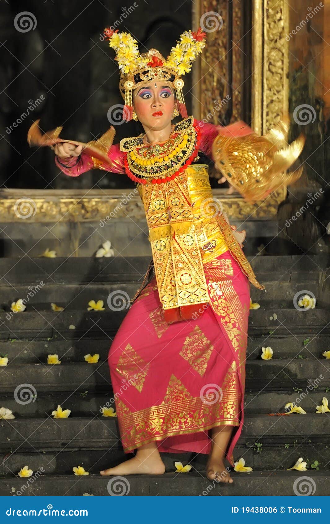 Traditional Indonesian Dance Editorial Photo - Image of dance, epic ...