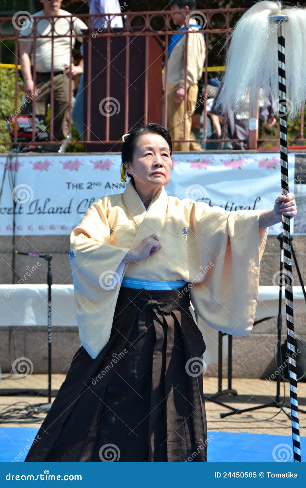 Traditional Japanese Dance editorial image. Image of female - 24450505