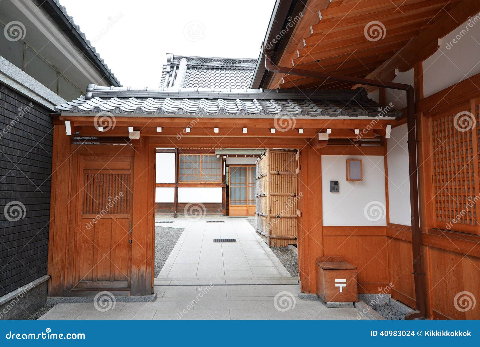 Traditional Japanese house editorial stock image. Image of maple - 40983024