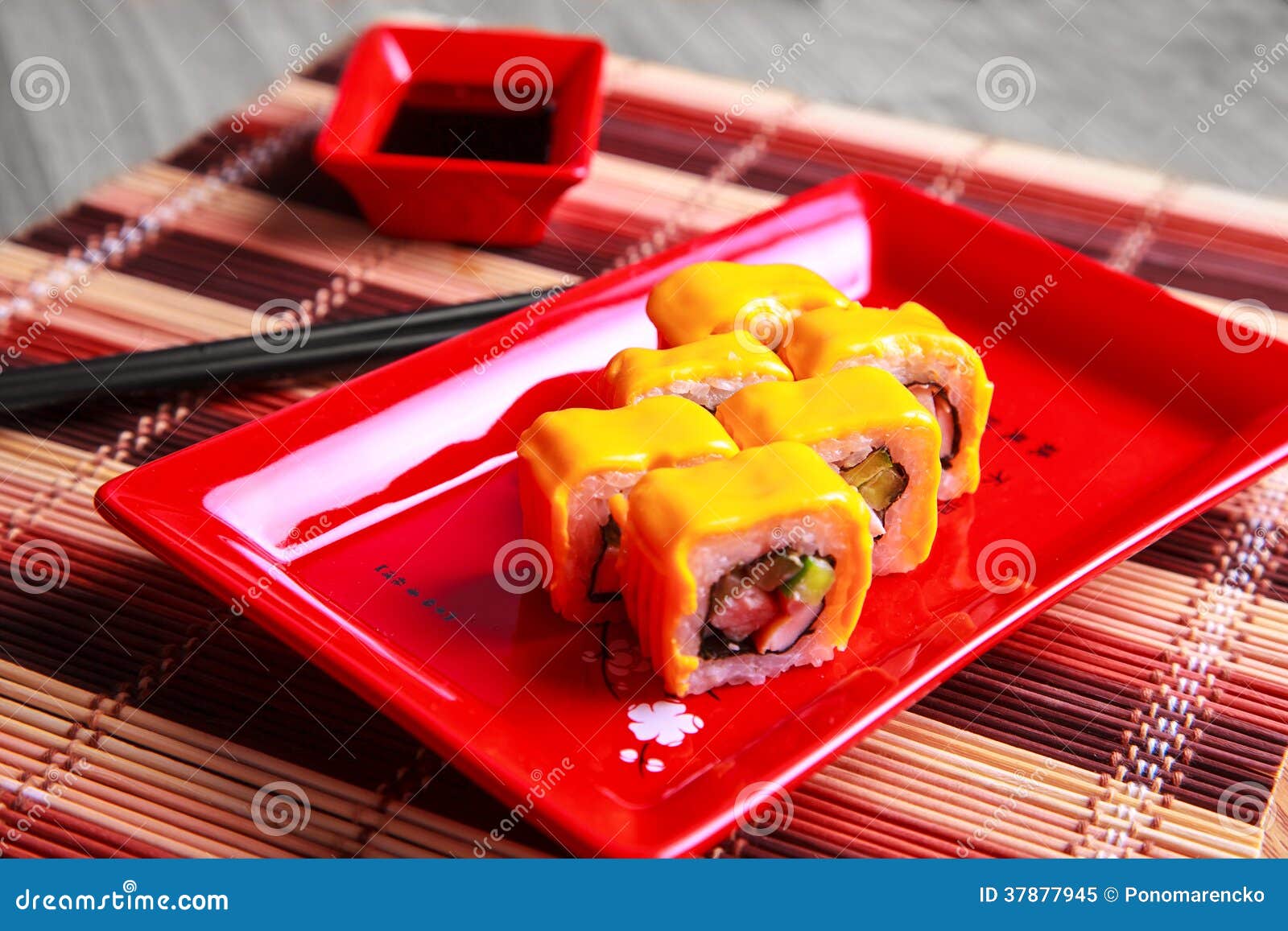 Japanese Roll Rice, Nori, Lettuce, Cheese, Crab, Tobiko Caviar Royalty ...