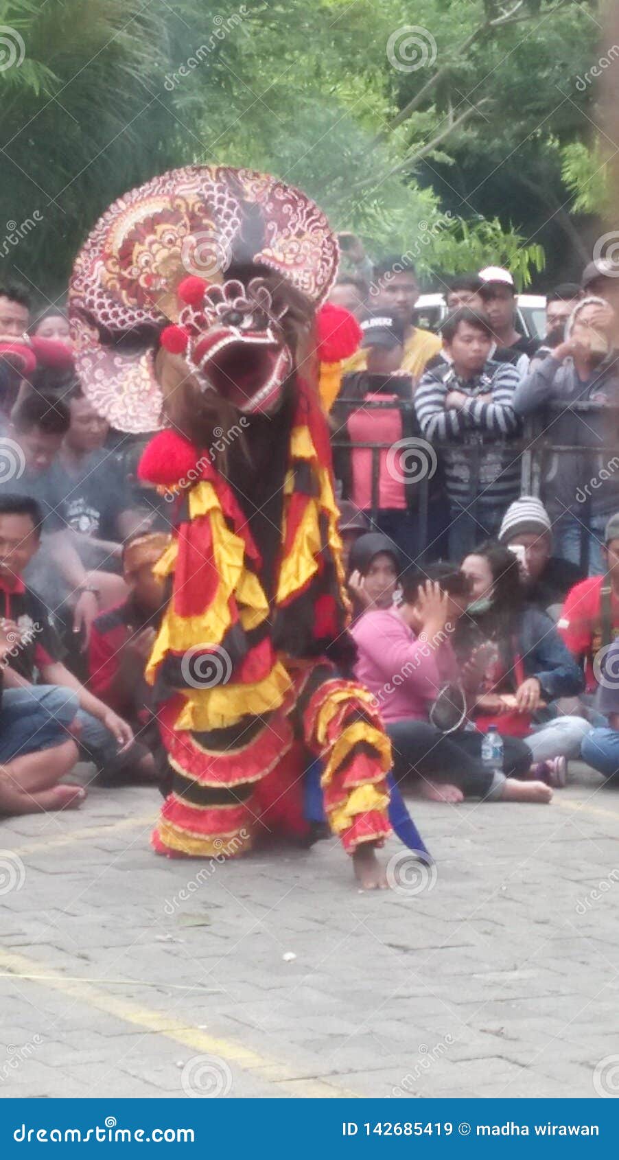 Traditional java dance editorial stock image. Image of familly - 142685419