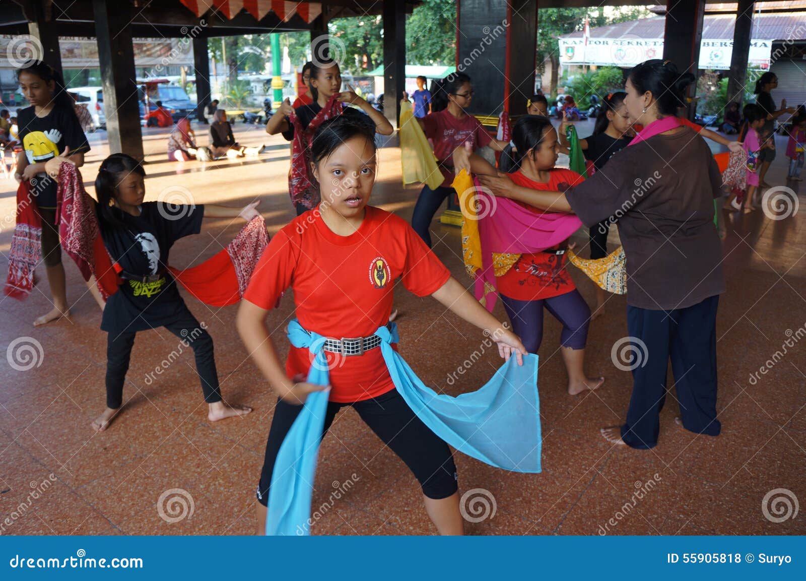 Traditional javanese dance editorial stock photo. Image of city - 55905818