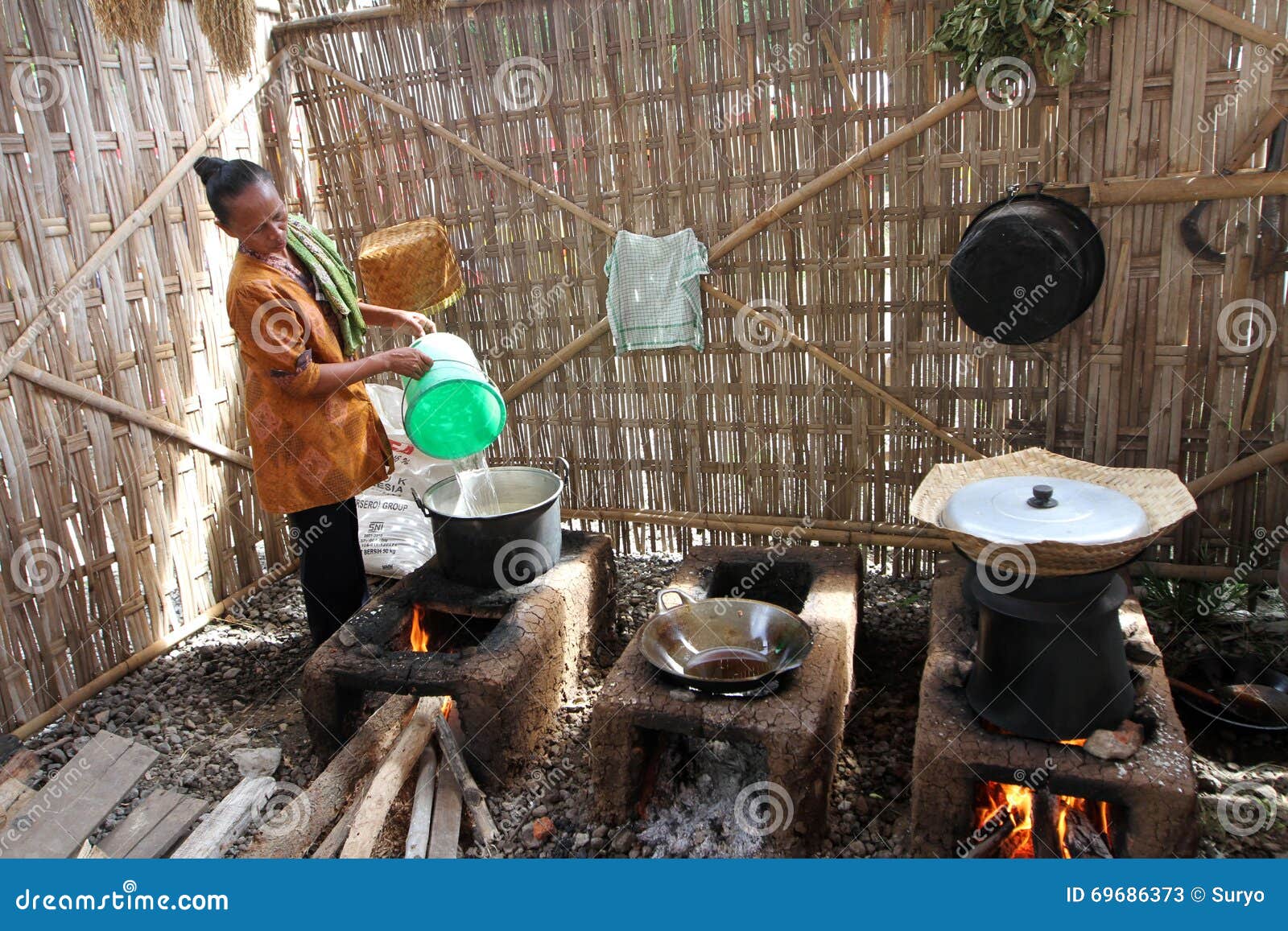 Traditional kitchen editorial stock photo. Image of solo - 69686373