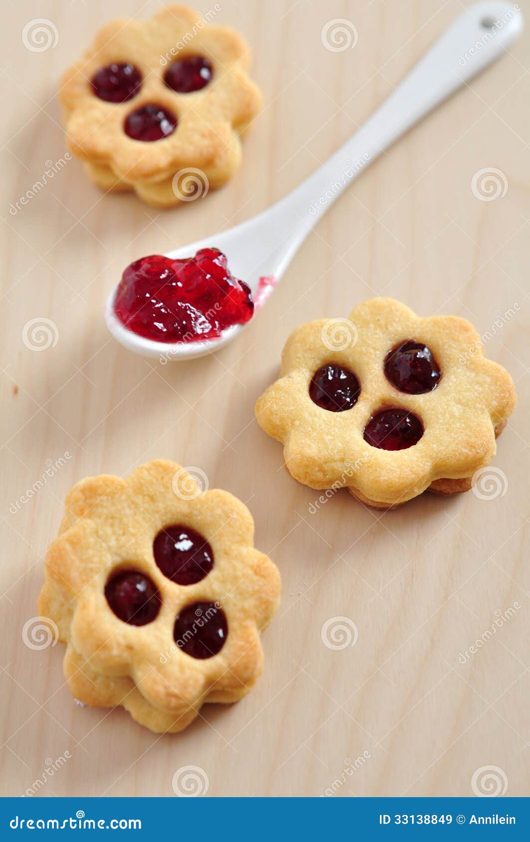 Traditional Linzer Cookies stock image. Image of cranberry - 33138849