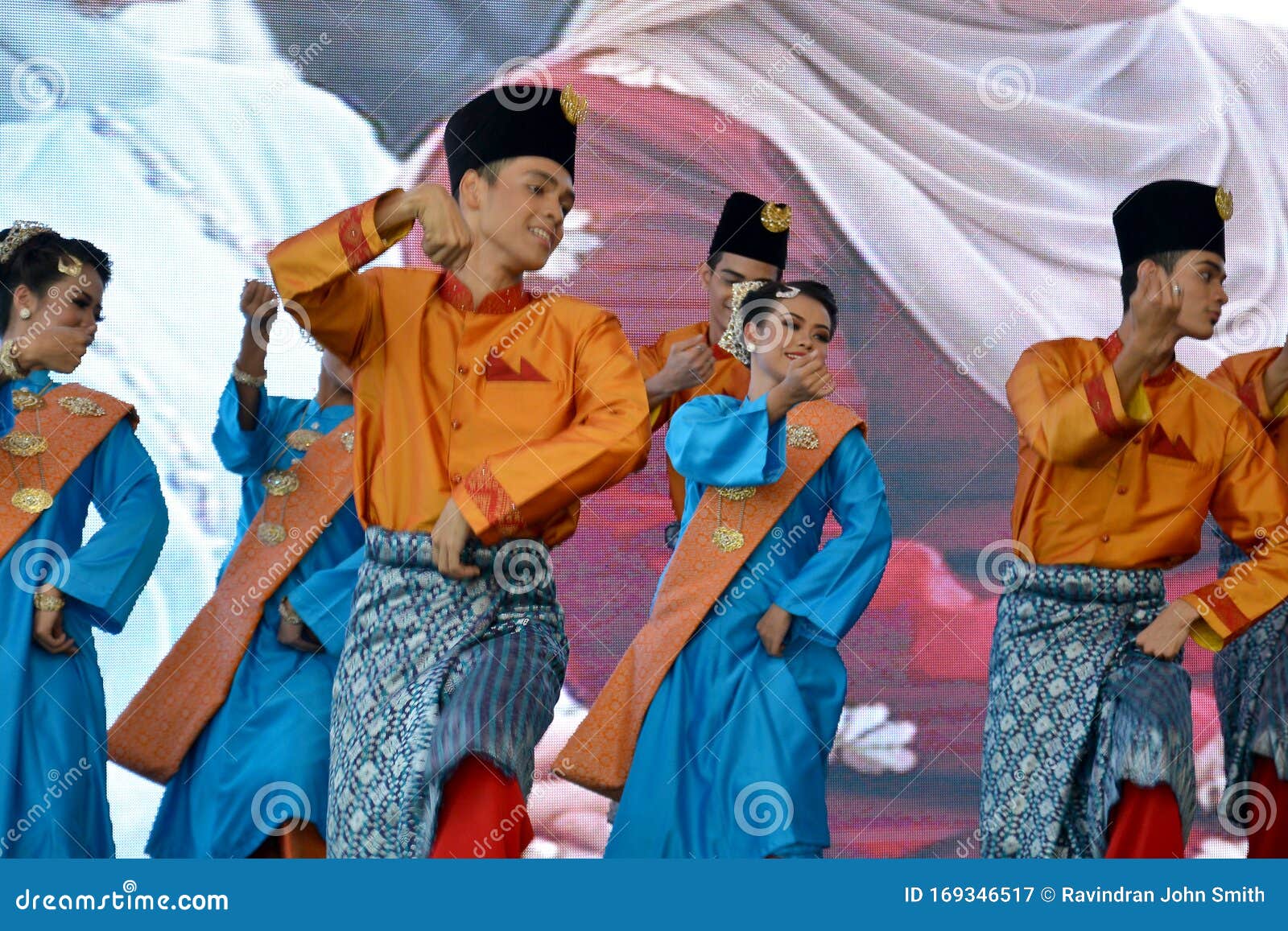 Traditional Malay Dance editorial photography. Image of craft - 169346517