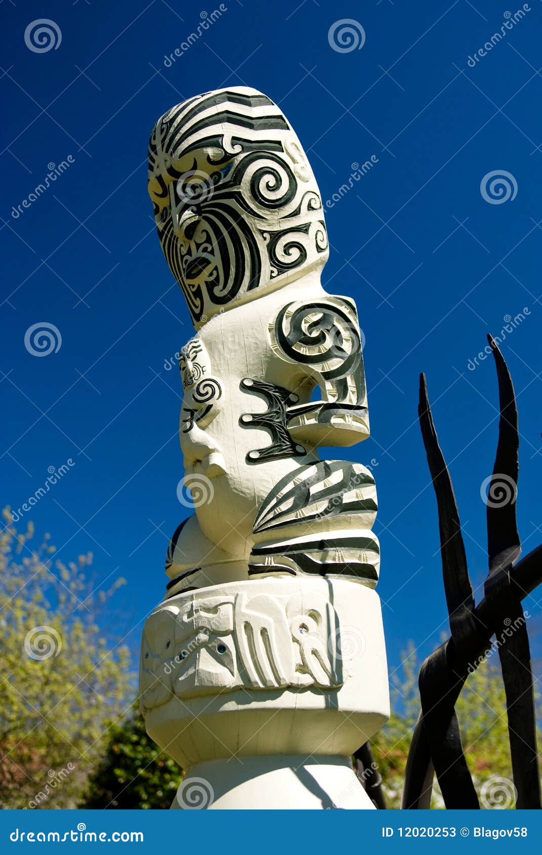Traditional Maori Carved Figure Editorial Stock Photo - Image of ...