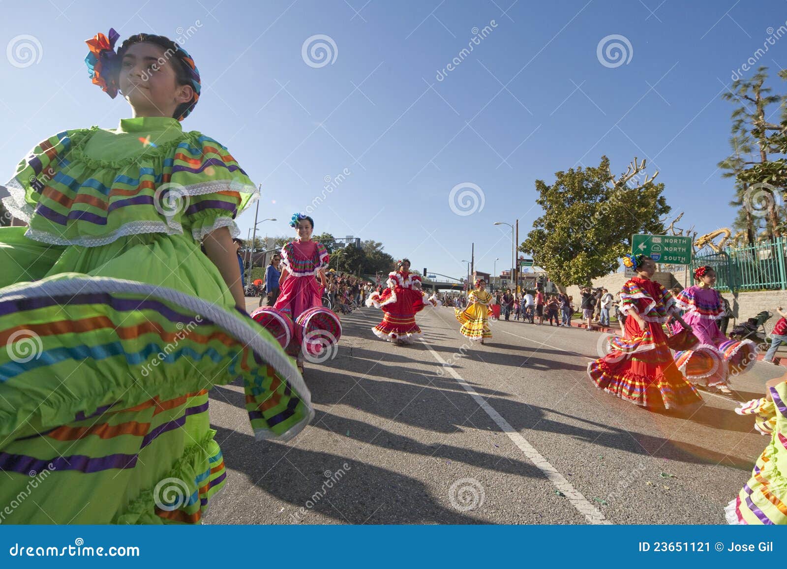 Traditional Mexican Dancers Editorial Photo - Image of street ...